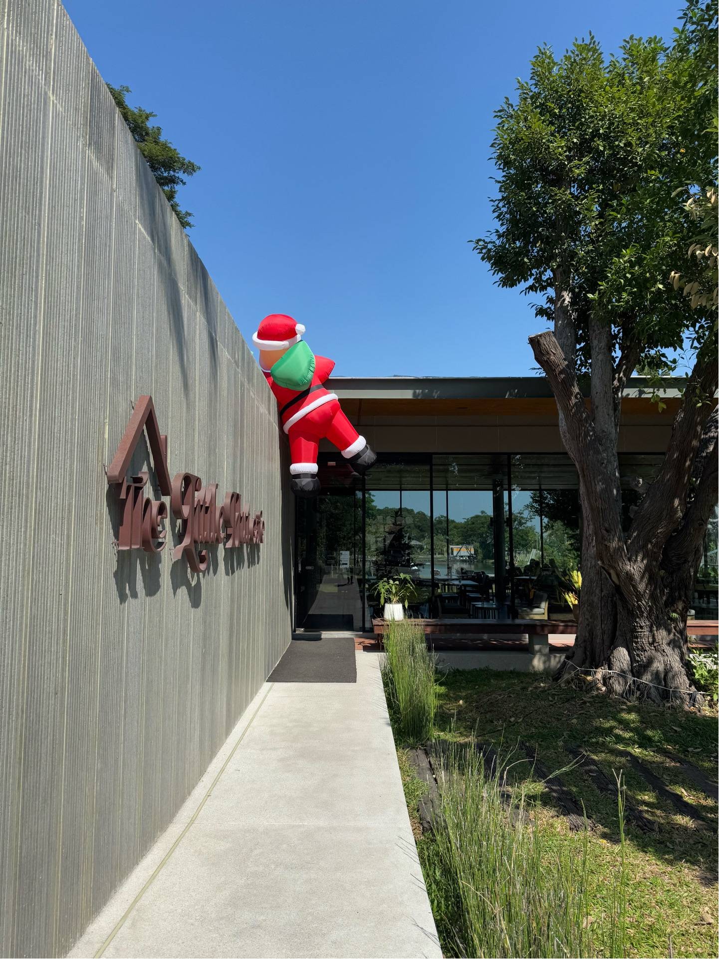 รูป the little hut by tolo cafe