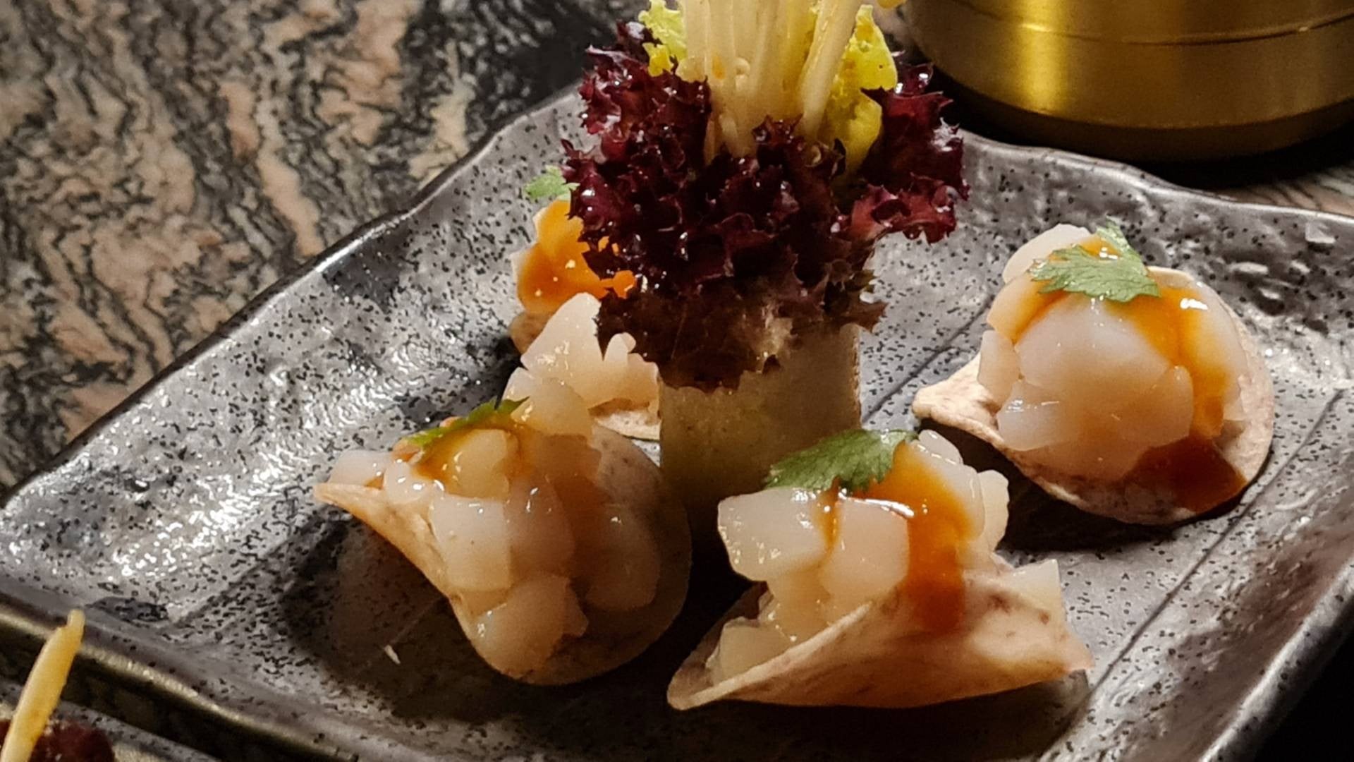 Miso Chips With Scallop ร้าน Nobu Bangkok