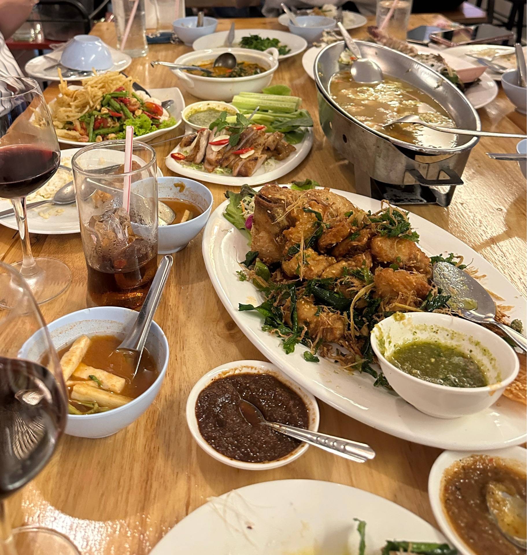 ปลาช่อนเผาเกลือ ร้าน อาหารริมบ้านชานเมือง