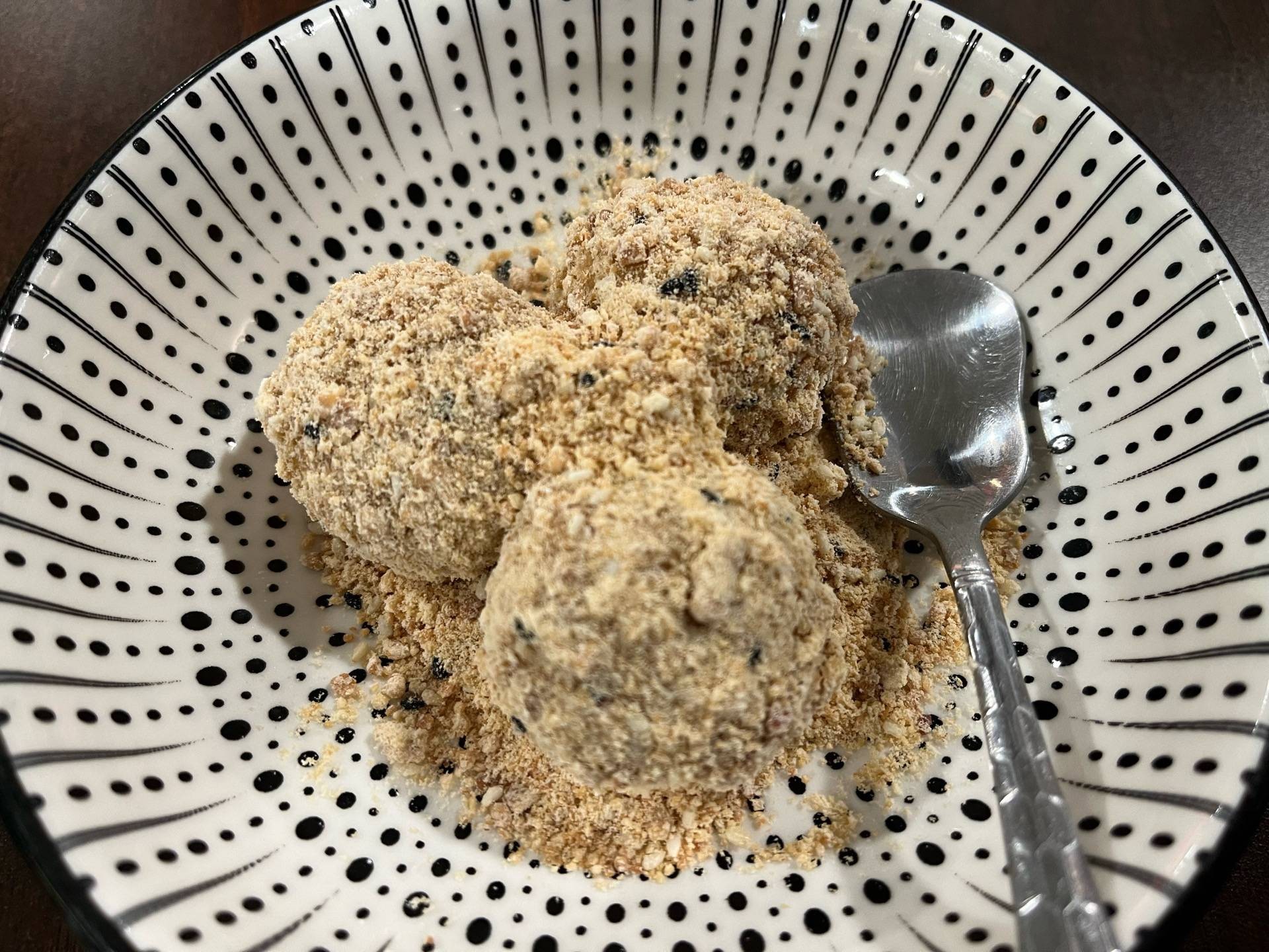 บัวลอยแห้ง(hoklong glutinus rice ball) • อร่อยดี ไม่หวานมาก แนะนำให้ลอง ร้าน ฮกหลง ข้าวมันไก่ สาขา1