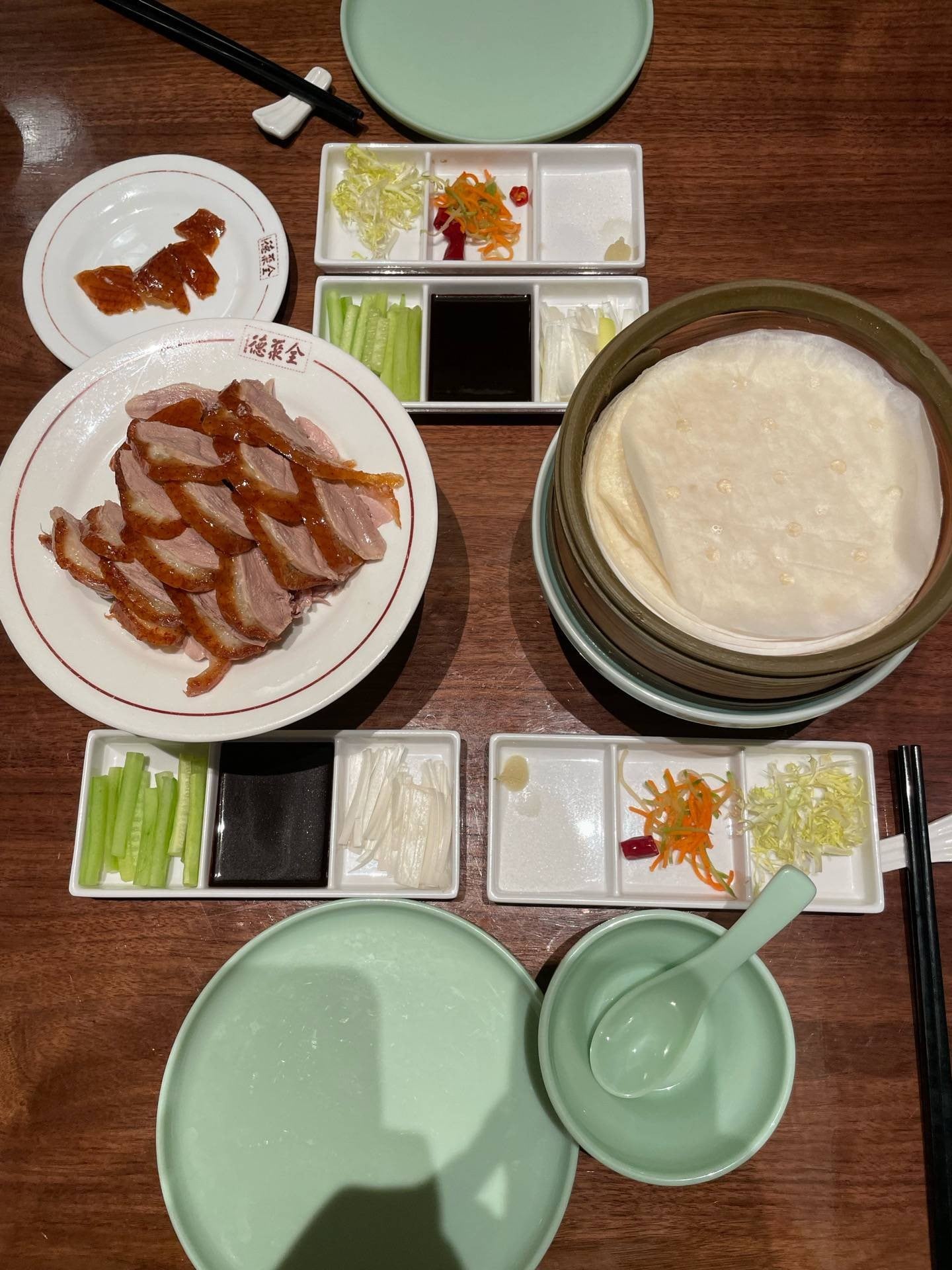 ร้าน Quanjude Roast Duck Restaurant 全聚德王府井店 Wangfujing , Beijing ...