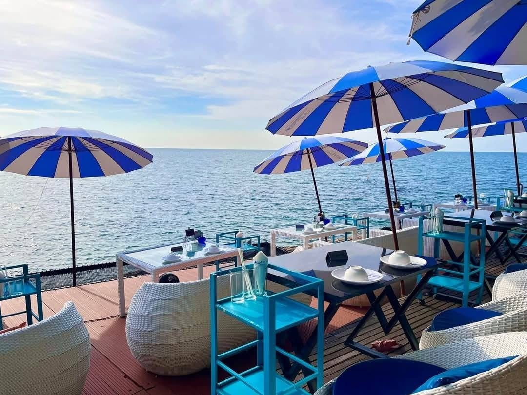 รูป BlueFin Beach Bar & Restaurant