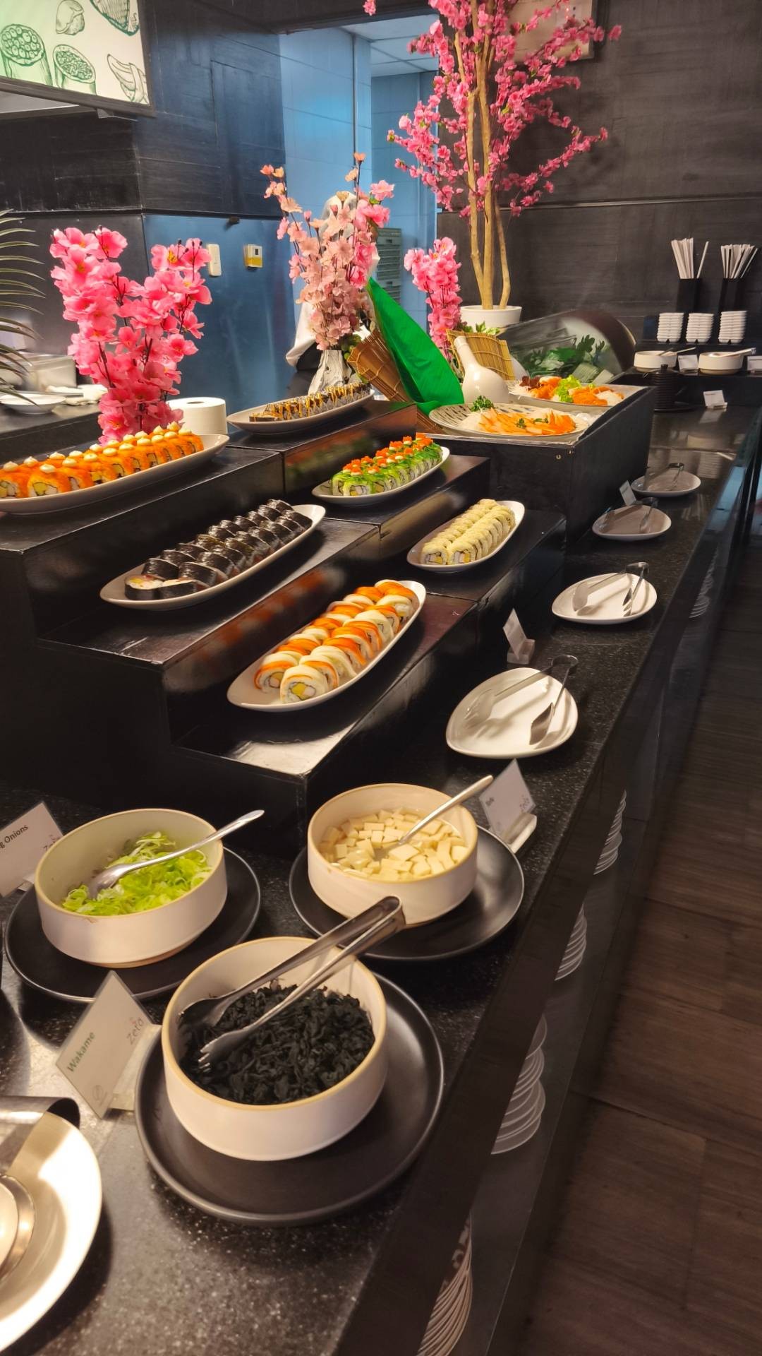 รีวิว Zeta Cafe โรงแรมฮอลิเดย์อินน์ กรุงเทพฯ - แวะมาทานบุฟเฟต์ตอนเย็น ...