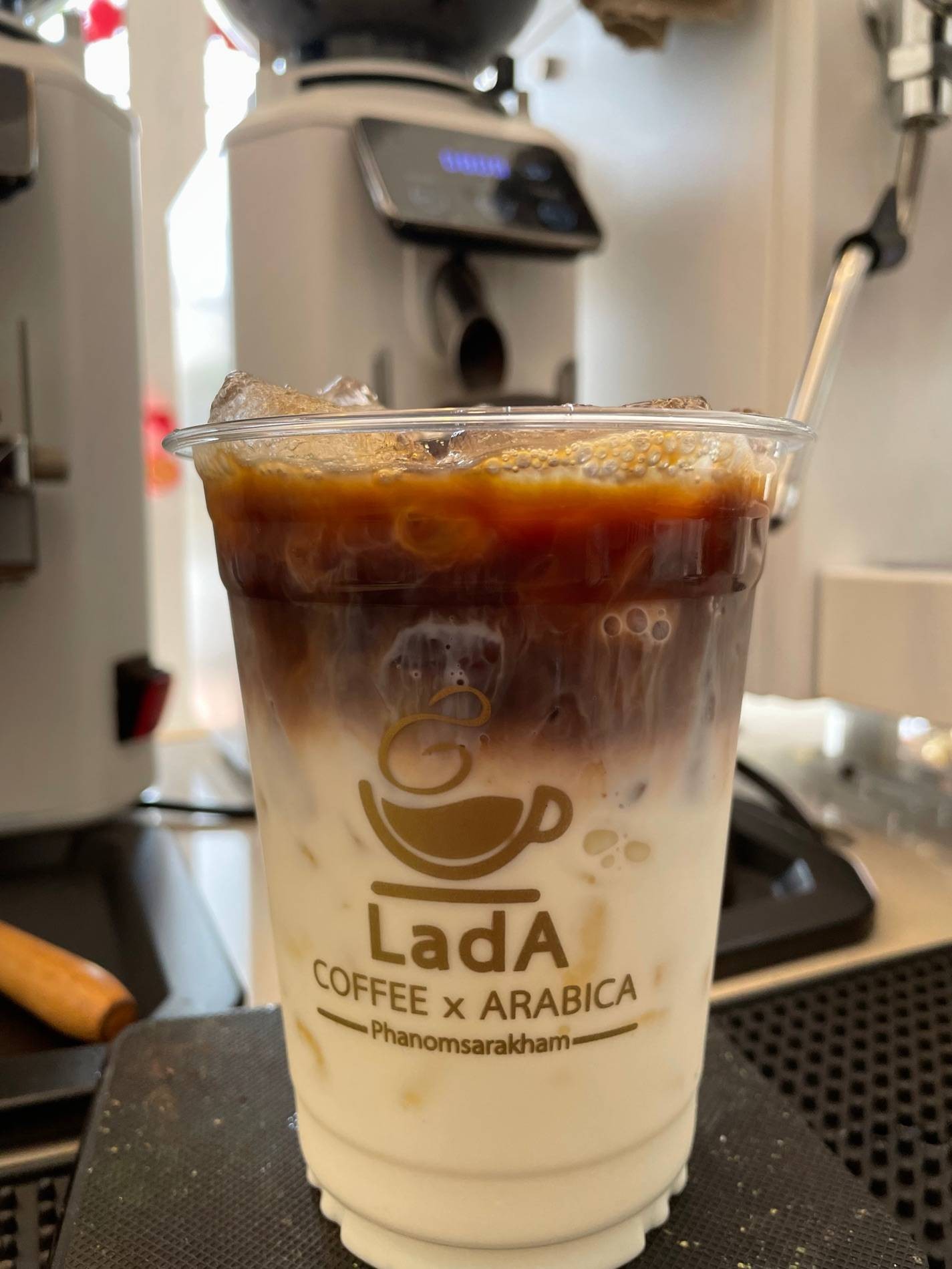 ร้าน LadA Coffee Midnight | รีวิวร้านอาหาร