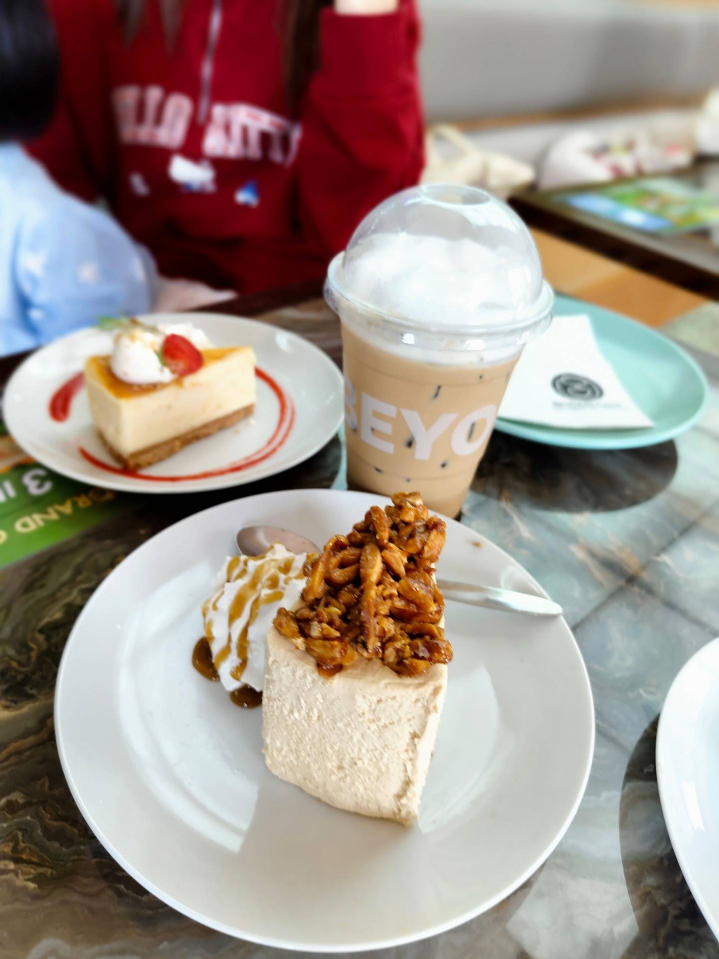 รีวิว BEYOND CAFE สาขาถนนทหาร (ตรงข้าม รพ.ค่ายประจักษ์ฯ) - อัลมอลคารา ...
