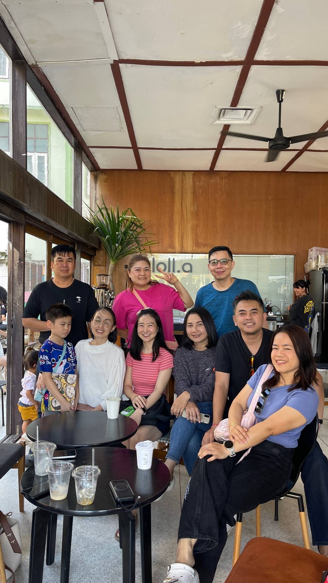 รีวิว loll.a - - กาแฟฟีลบาร์ใต้โรงแรม