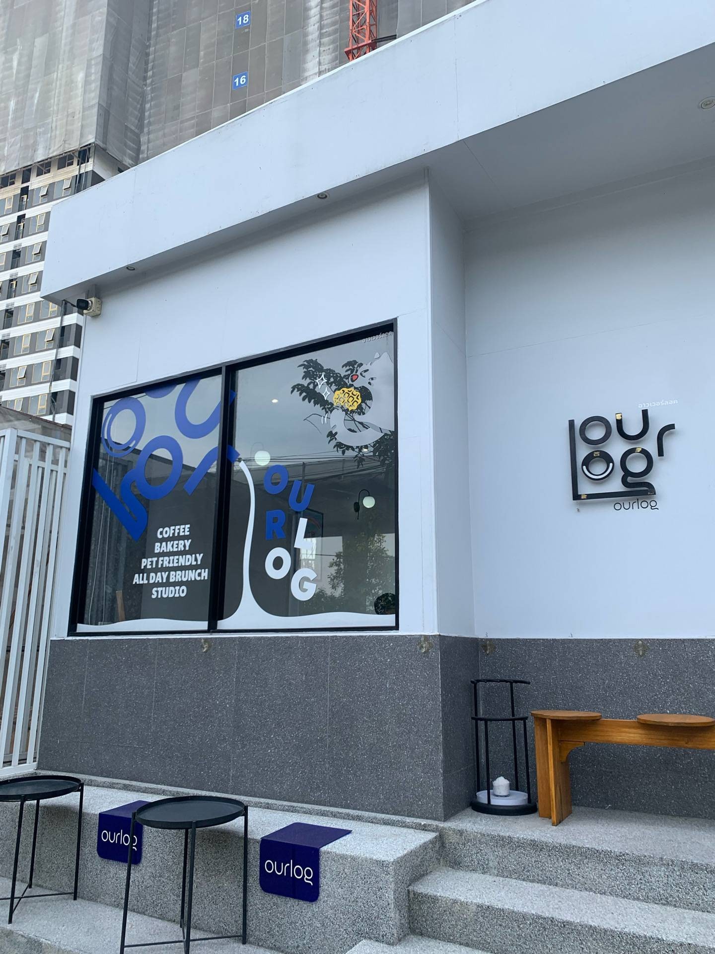 รีวิว Ourlog.bkk โพธิ์นิมิตร - คาเฟ่สไตล์มินิมอล ติด BTS โพธิ์นิมิตร