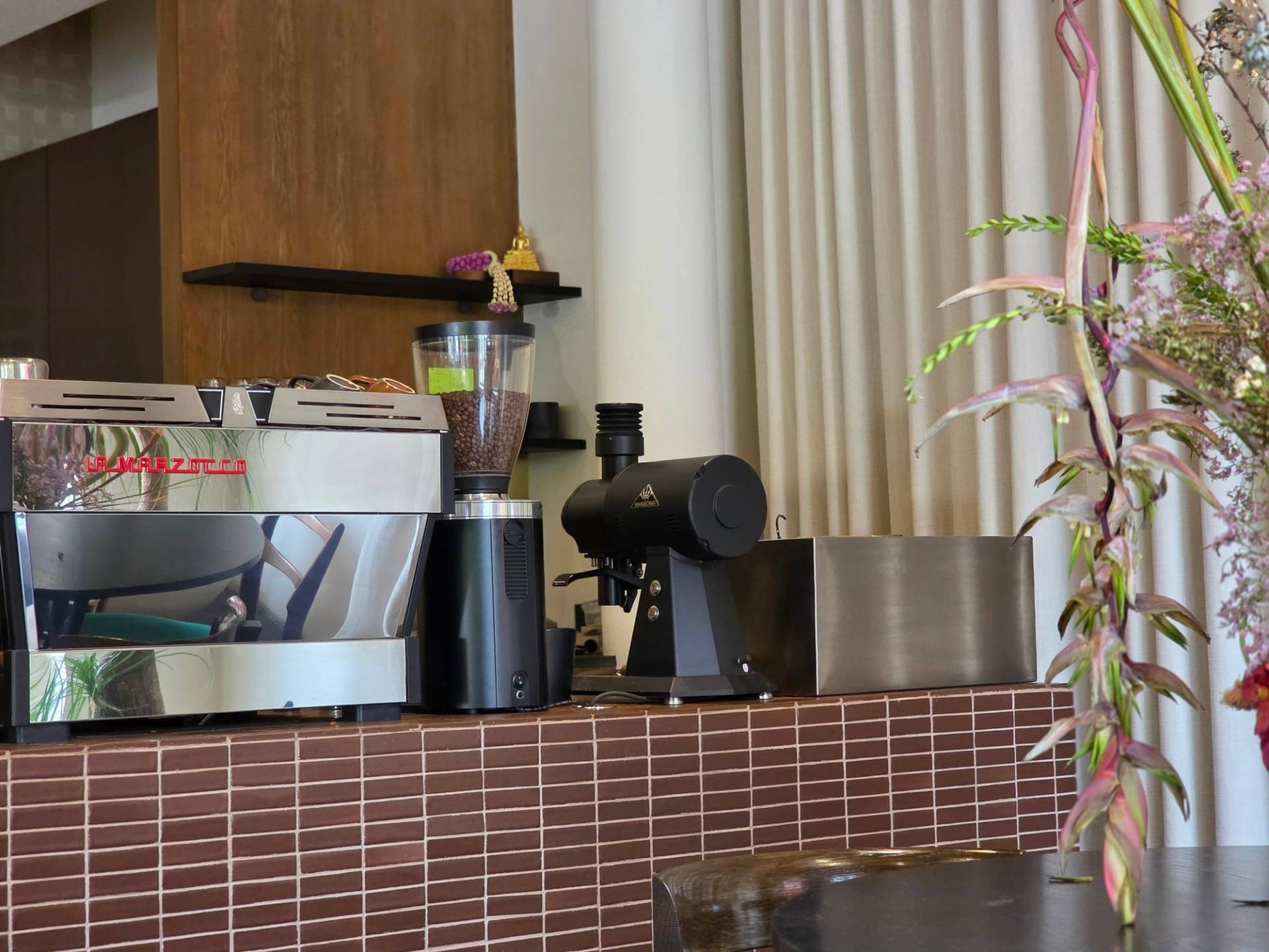 รีวิว Ayatana Cafe เจริญกรุง - คาเฟ่สวยย่านเจริญกรุง