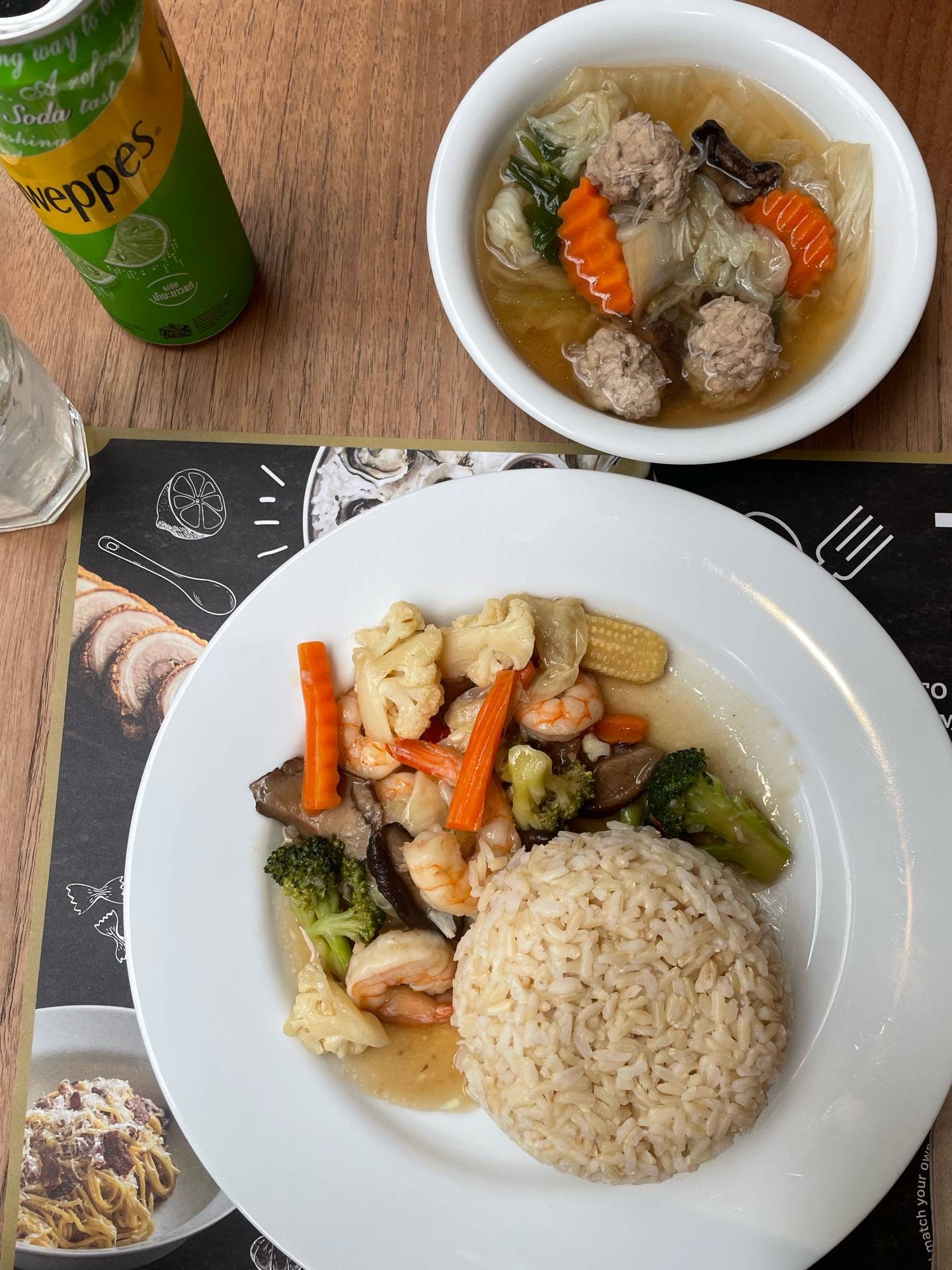 รีวิว Tops Eatery Chidlom - วิวร่มรื่น อาหารอร่อย