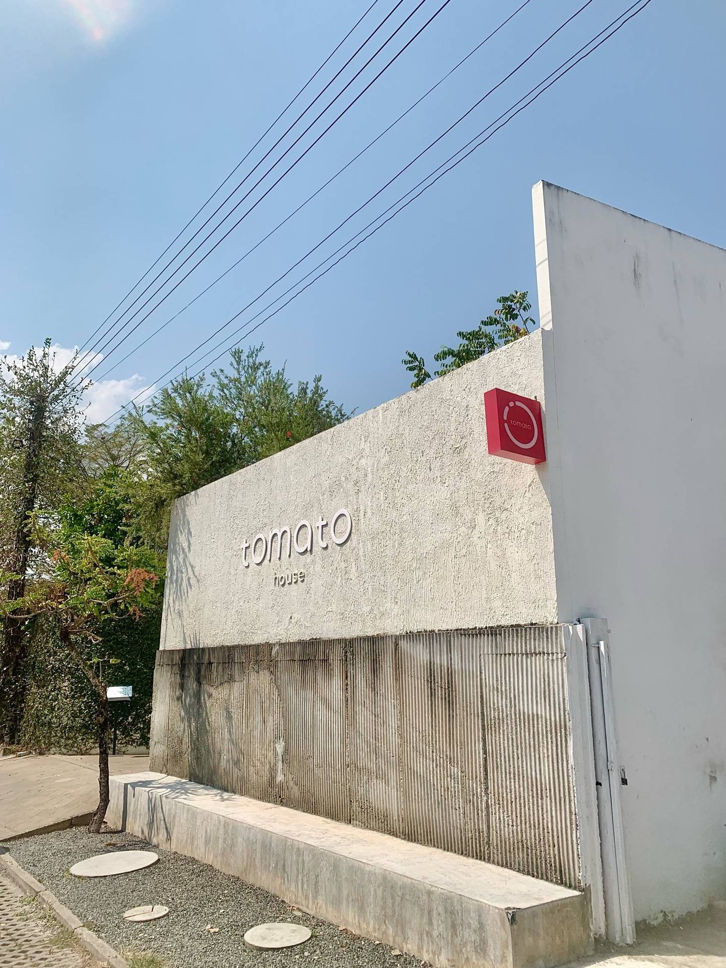 รีวิว Tomato House.cnx รวมโชค - ร้านกาแฟมินิมอล