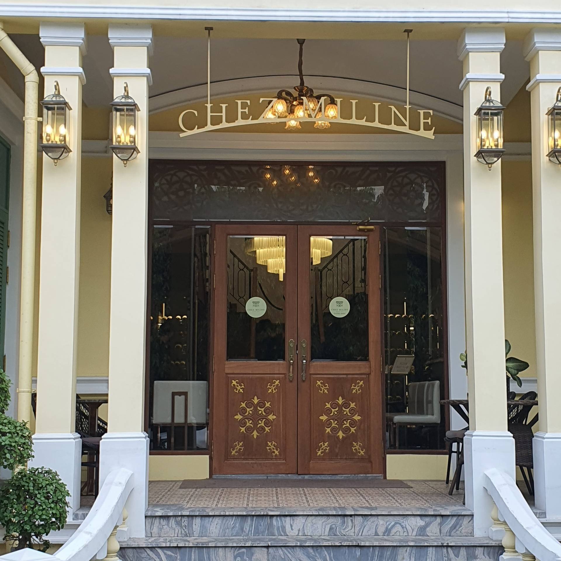 รูป CUT Raw & Grilled และ Chez Miline