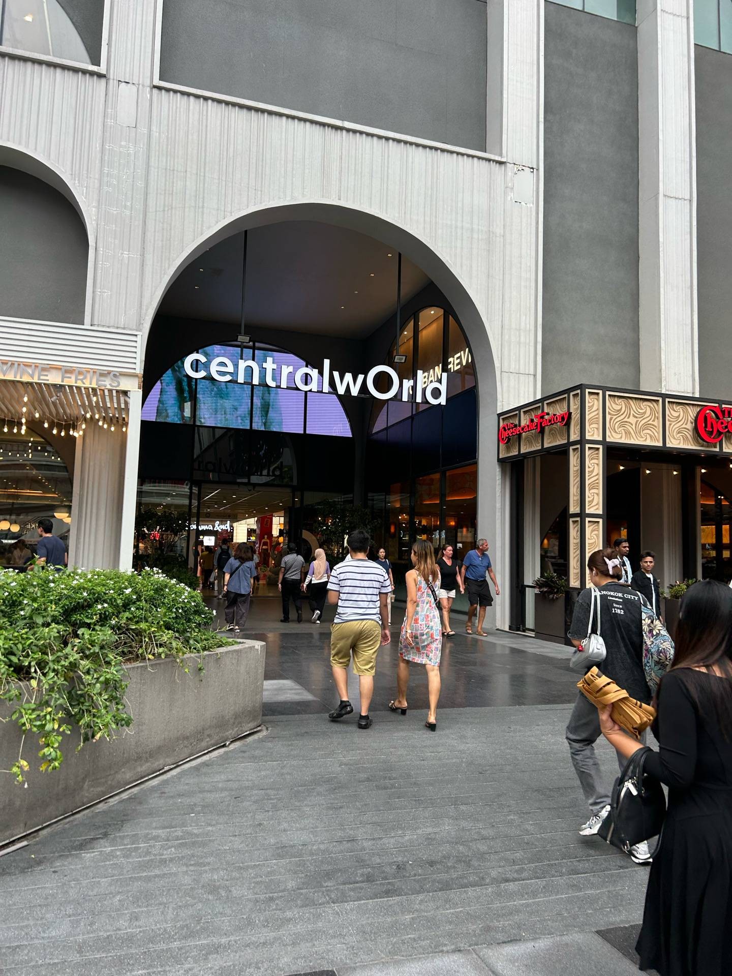รีวิว Central World - มาช้อปปิ้งของอร่อย
