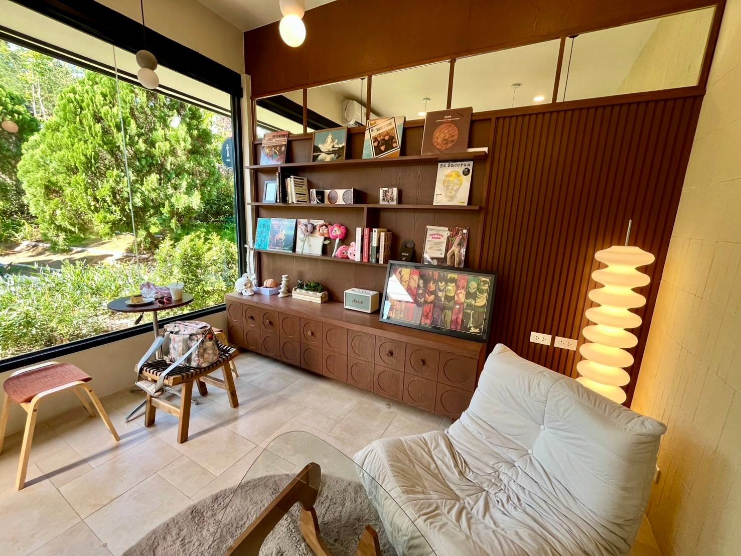 รีวิว TEDS Coffee & Eatery - คาเฟ่สวย มีห้องประชุมให้ใช้ด้วย