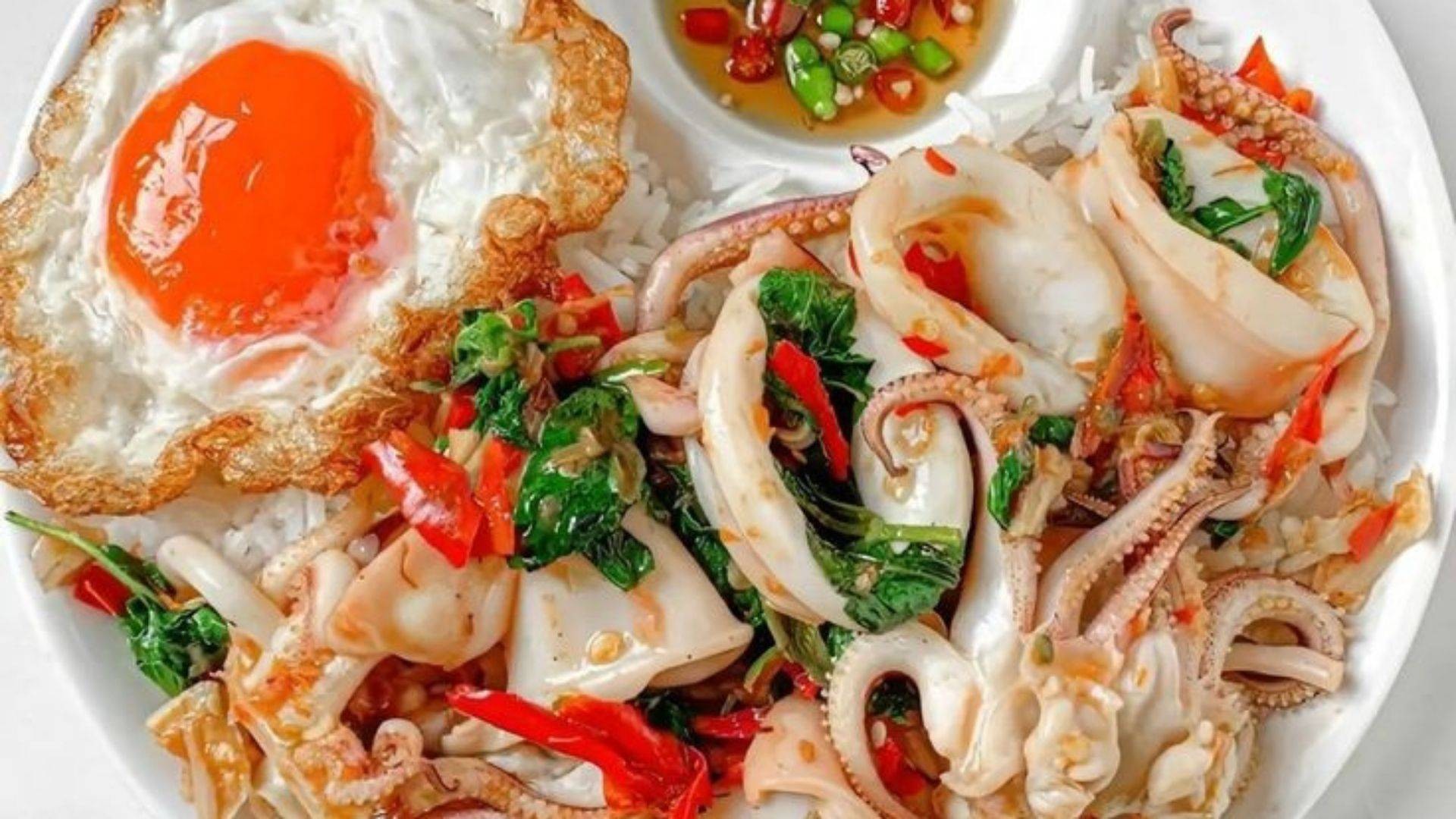 บ้านกะเพรา Basil House (พริกแห้ง) 1 - สั่งอาหารเดลิเวอรี | Wongnai x LINE MAN