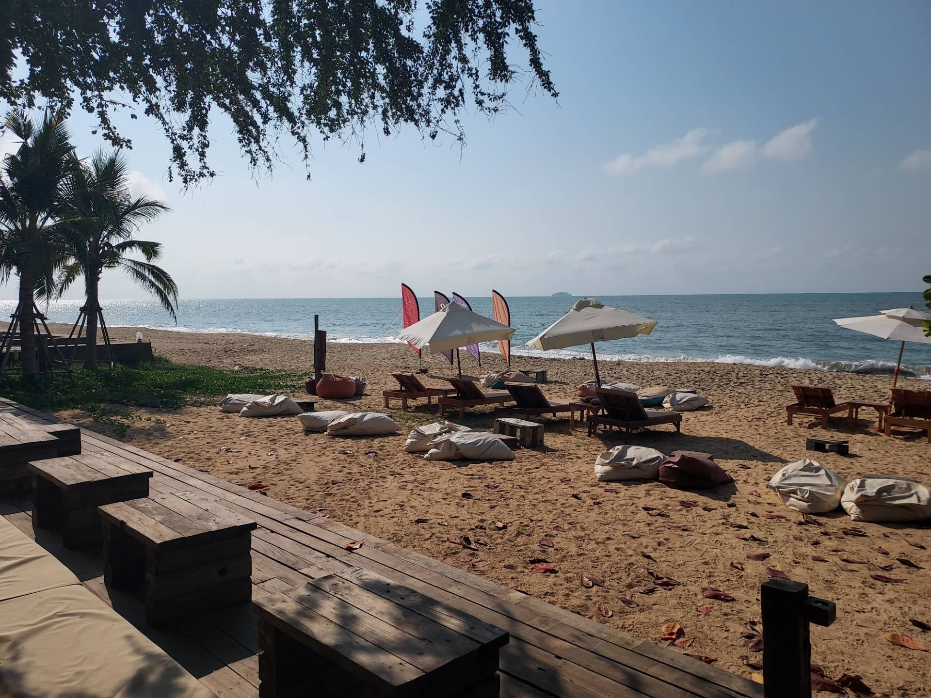 รีวิว She Sails Cafe & Beach Club - คาเฟ่ ริมทะเลเลยจ้า