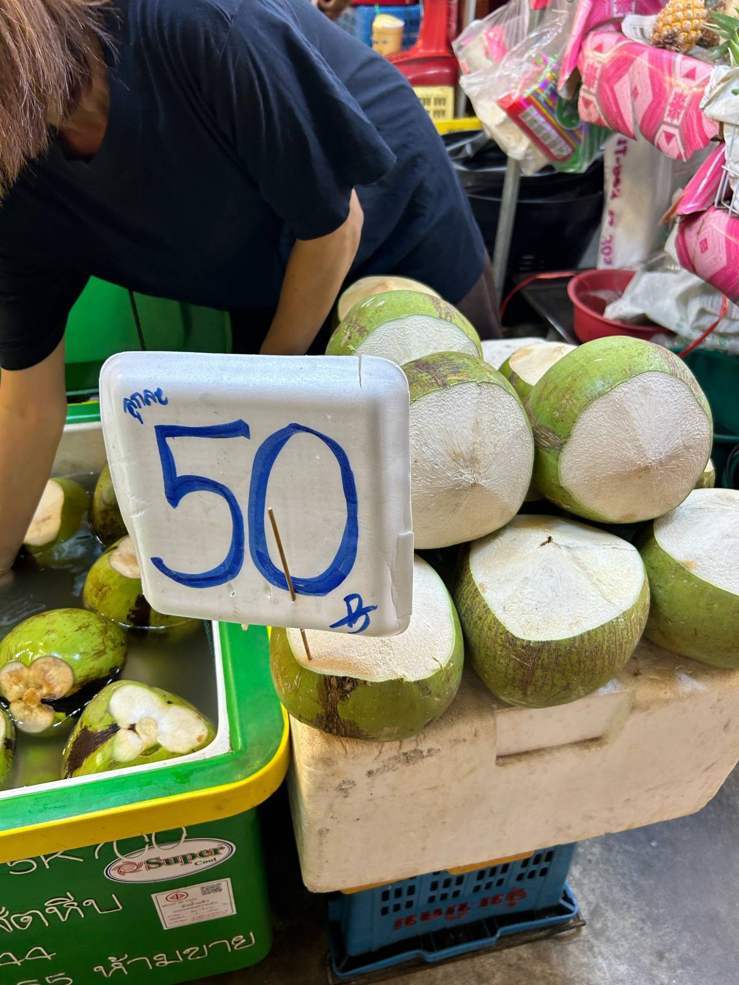 รีวิว Runway Street Food - ตลาดนัดกลางคืนอาหารมากมาย