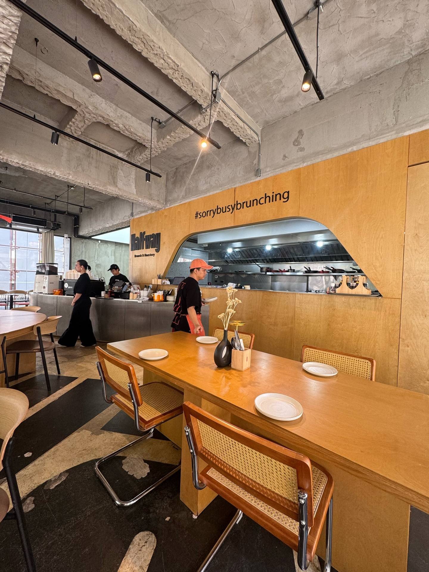 รีวิว HALFWAY Brunch & Roastery งามดูพลี - อาหารอร่อยครับ เนื้อดี กาแฟดี