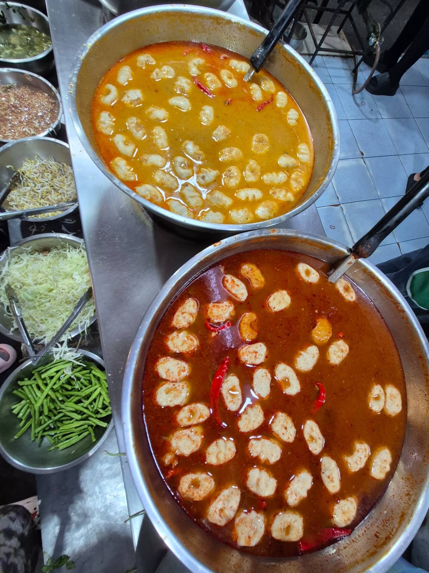 รูป ร้านขนมจีนแม่สมนึก
