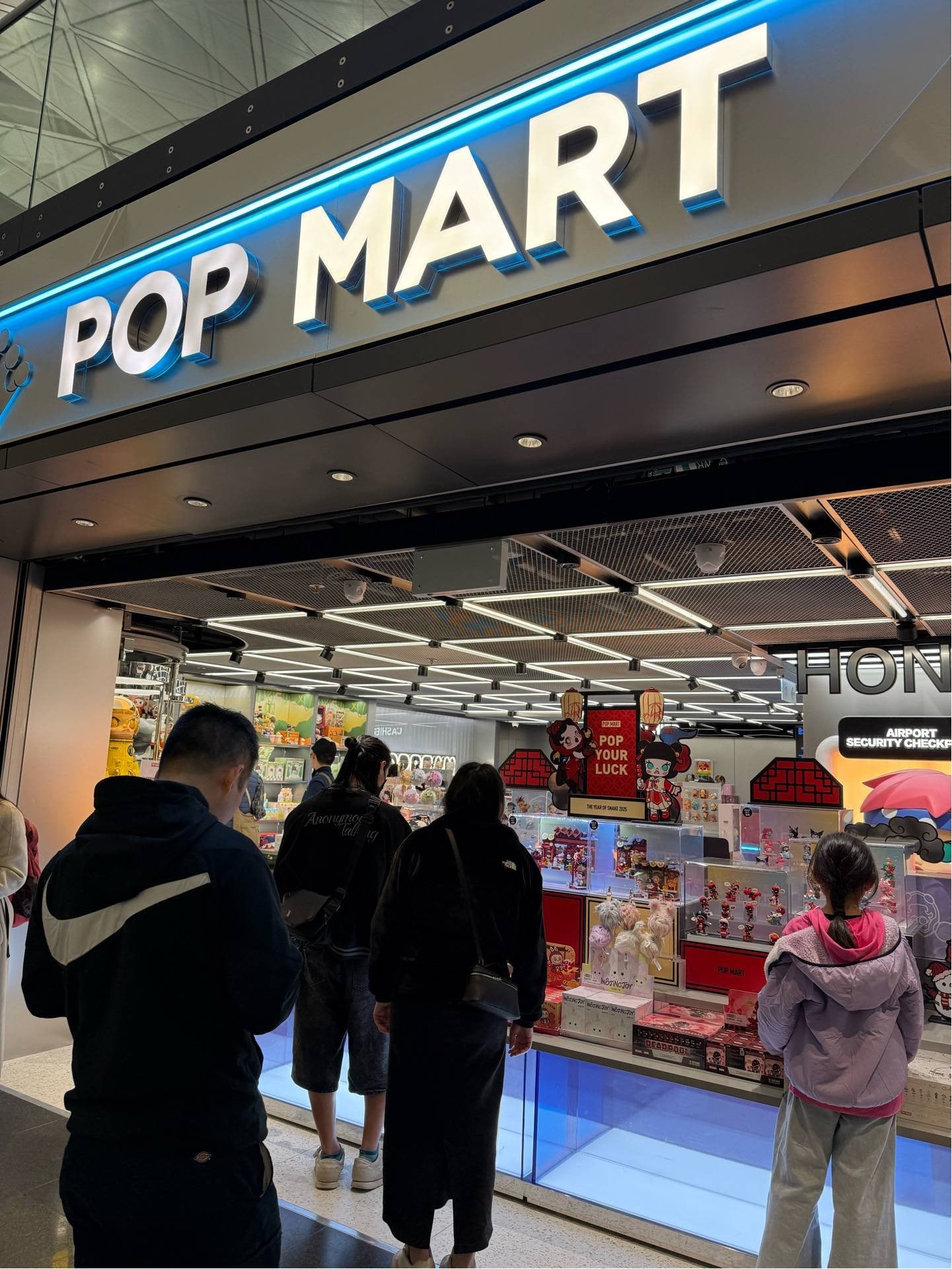 POP MART - Hong Kong International Airport - รีวิวสถานที่ท่องเที่ยว