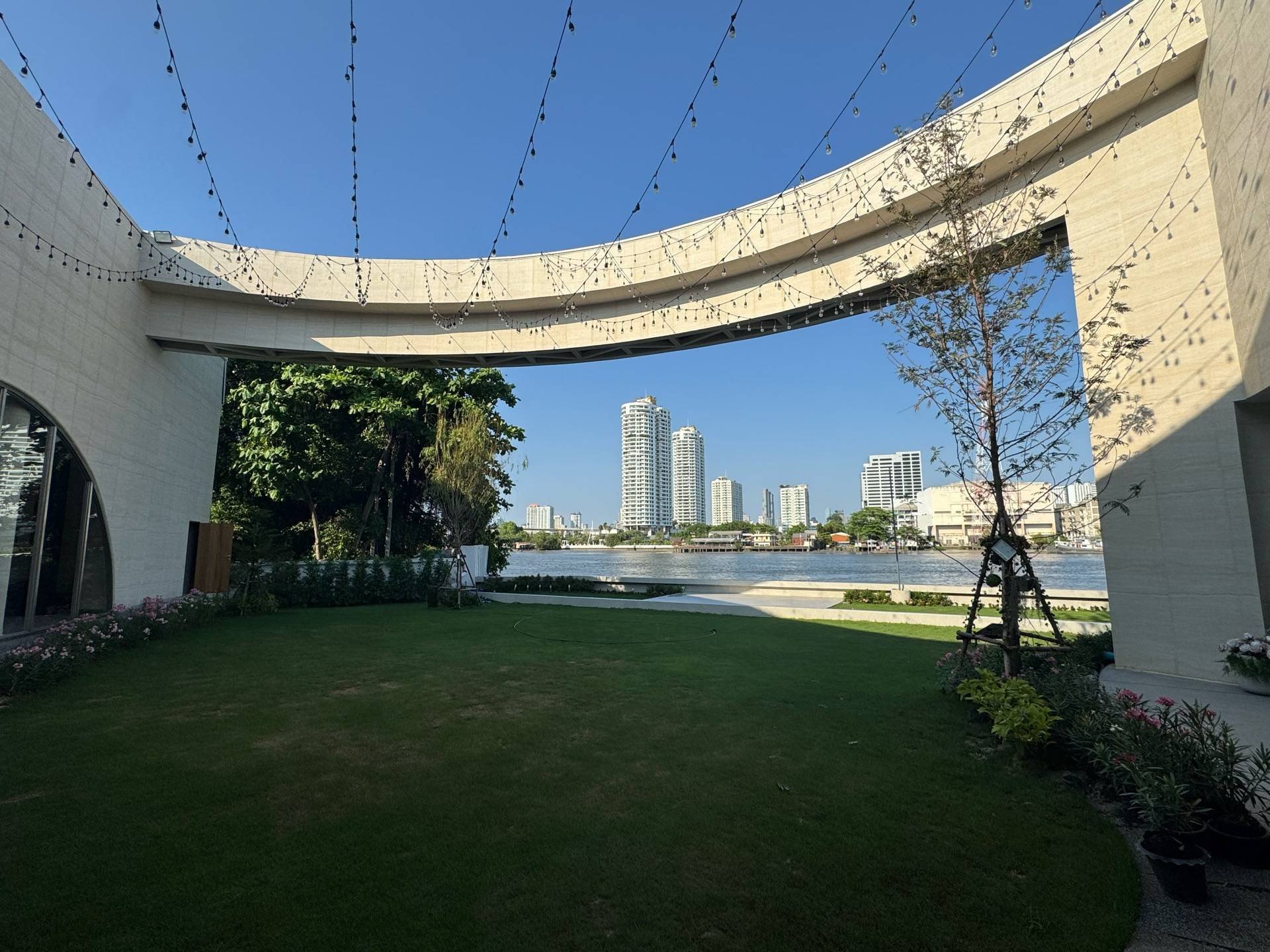 รูป Ballad Riverside Rooftop Bar & Restaurant