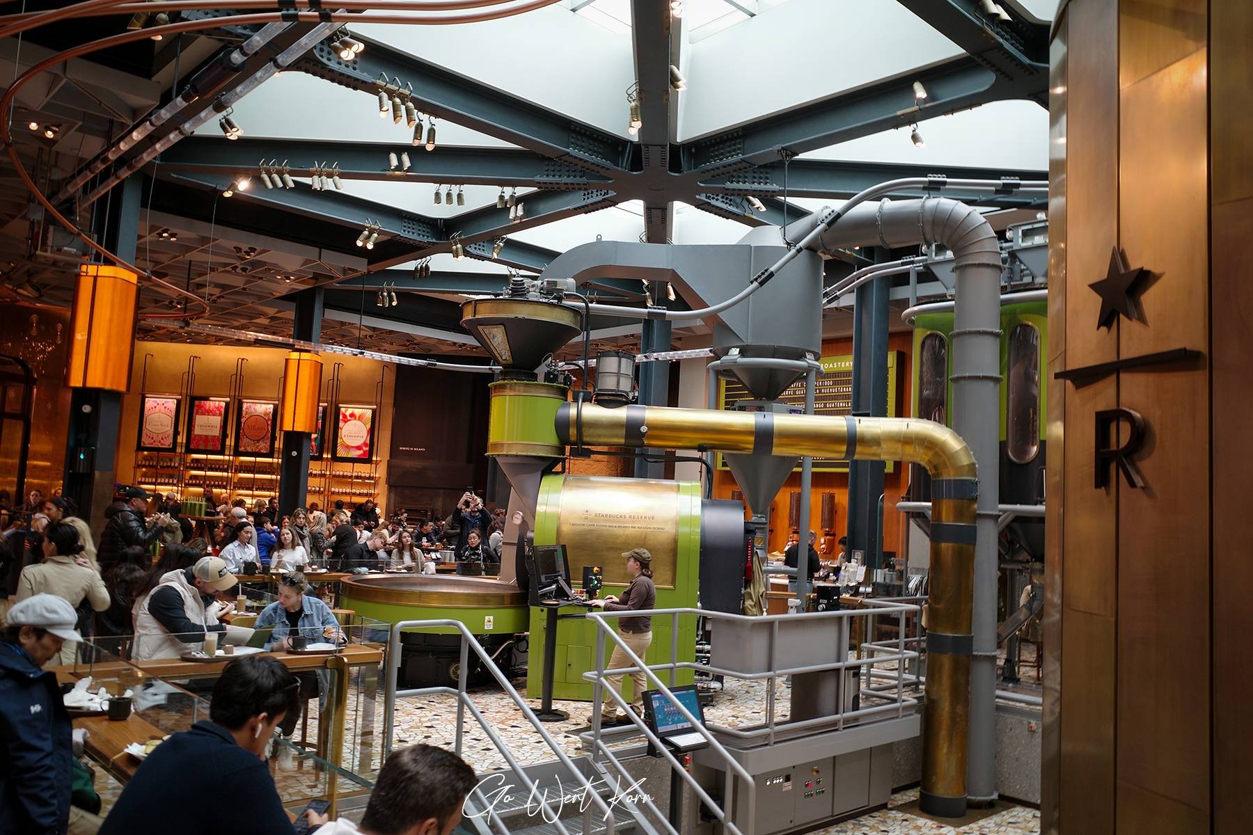 รูป Starbucks Reserve Roastery Milano Milan Italy