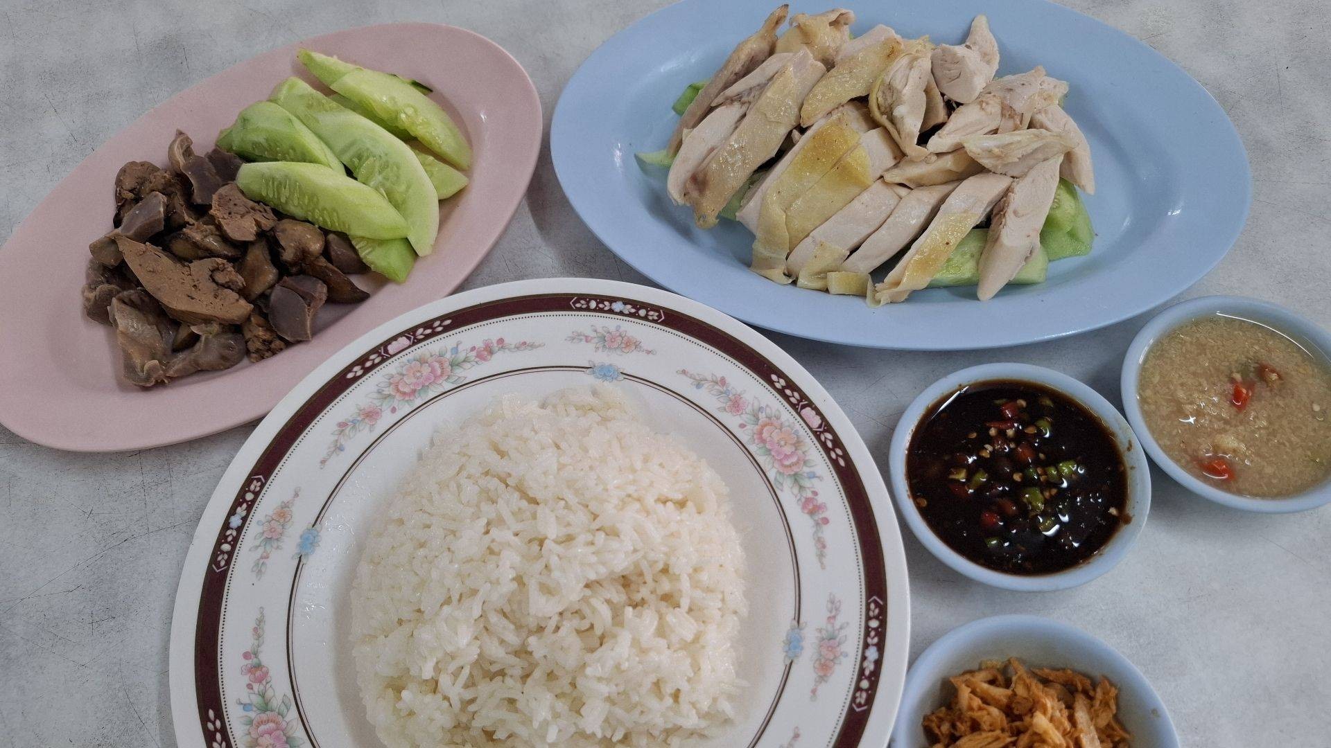 ข้าวมันไก่-เจ๊ต้อย Jae Toi Hainanese Chicken Rice ถนนประชาธิปัตย์ ...