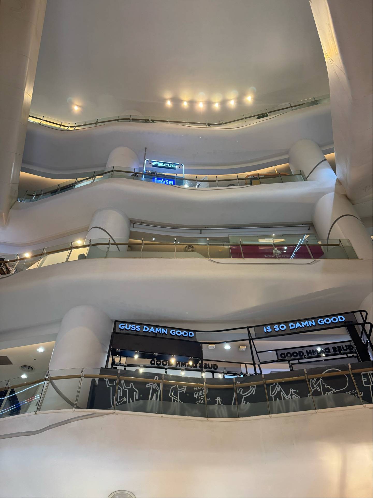 รีวิว Silom Complex - Silom Complex🛒🛍️