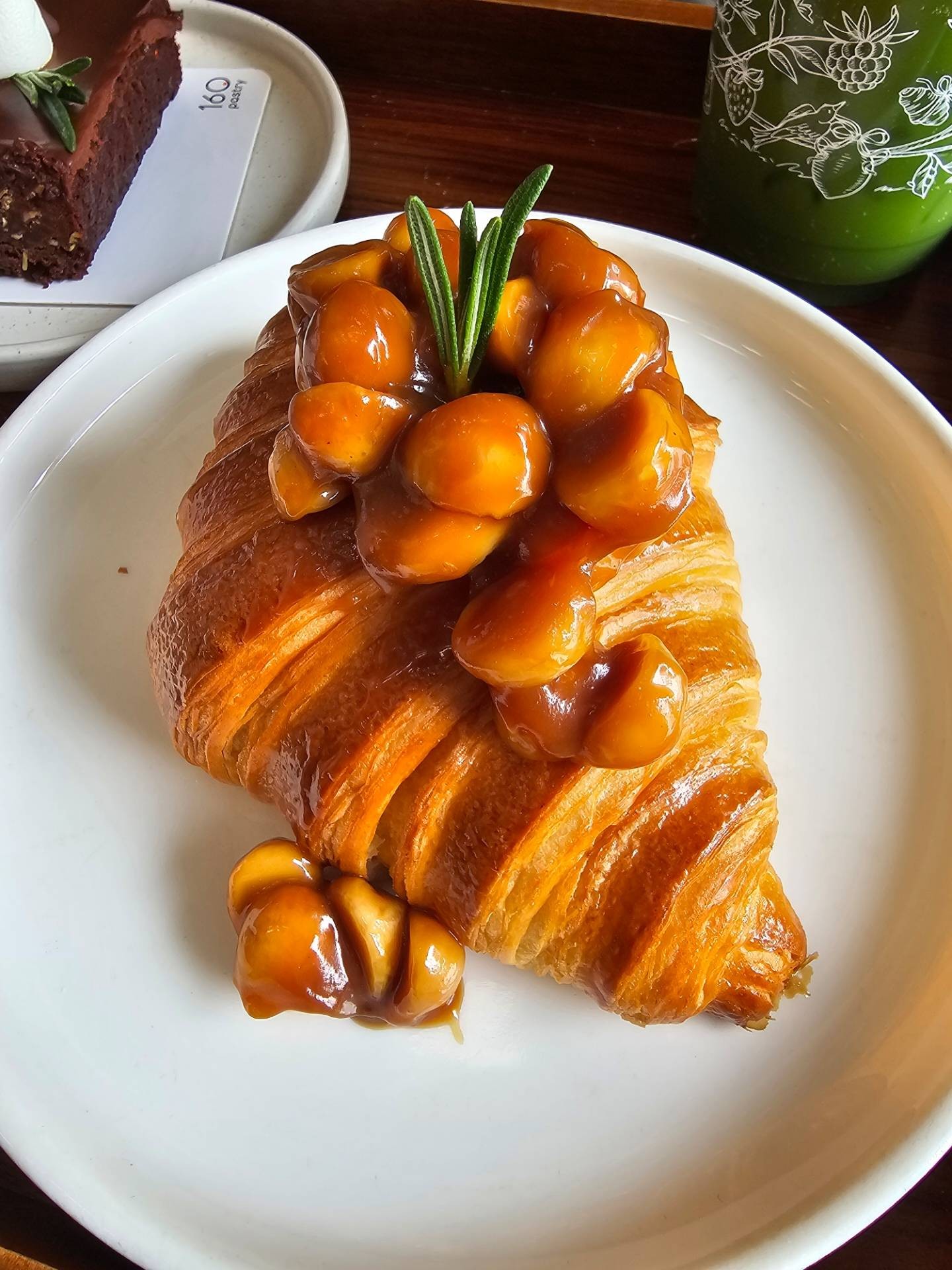 ครัวซองค์คาราเมลแมคาดิเมีย ร้าน 160 pastry&specialty coffee 160 pastry ...