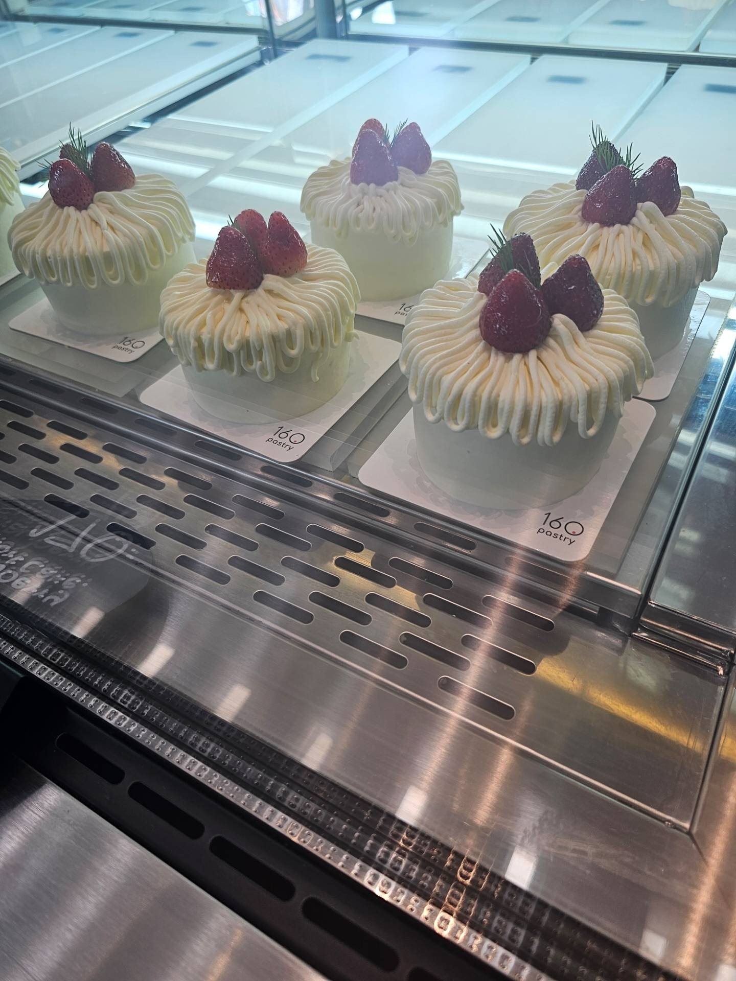 เค้กสตอเบอรี่ ร้าน 160 pastry&specialty coffee 160 pastry&specialty coffee