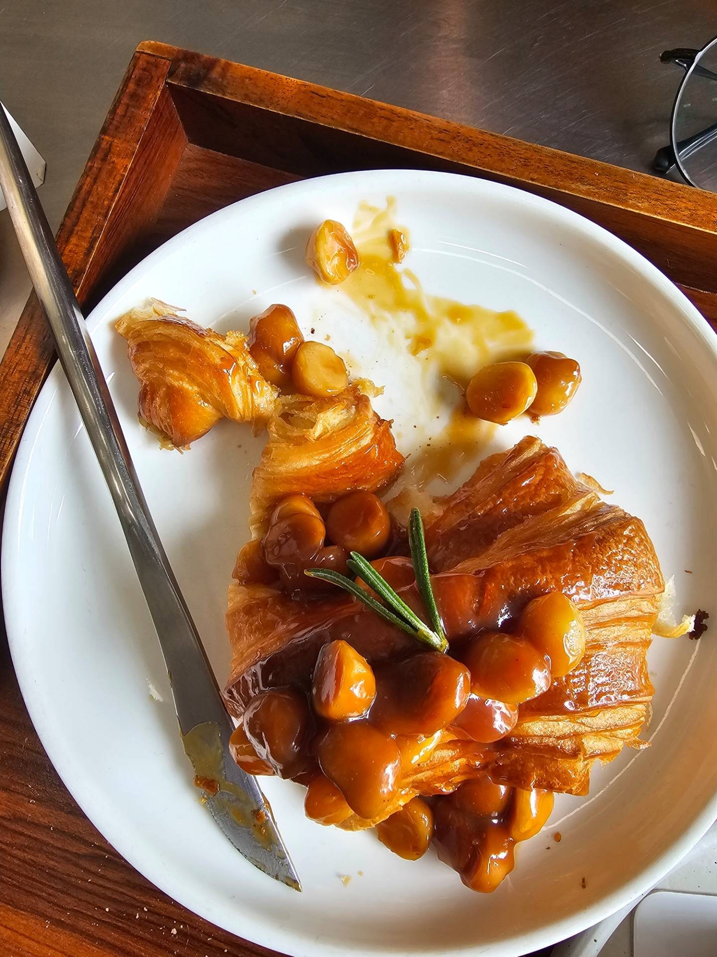 ครัวซองค์คาราเมลแมคคาดิเมีย • ไม่ยุ่ย หั่นขาด อุ่นร้อนให้ ร้าน 160 ...