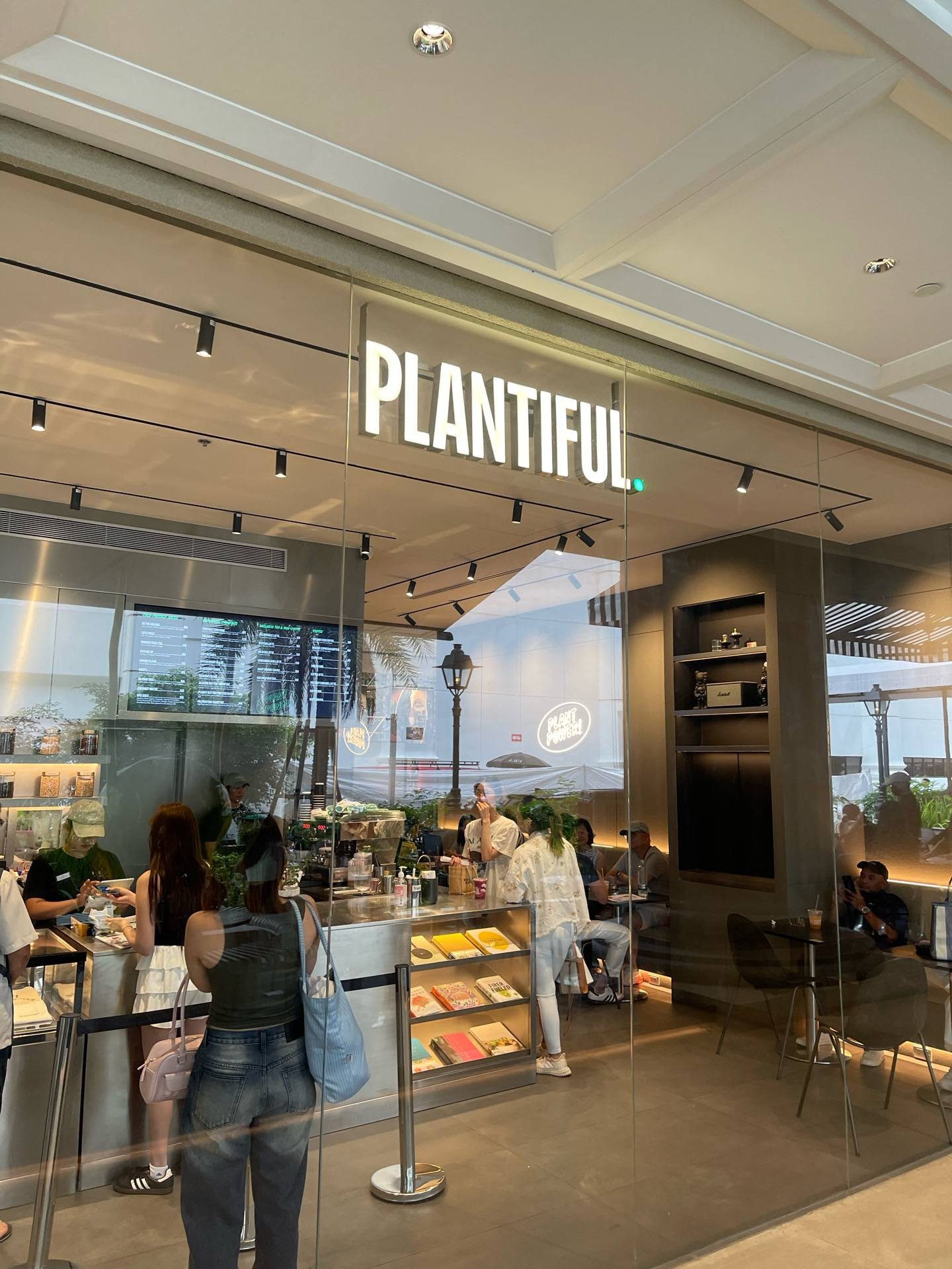 รูป PLANTIFUL เกษร อัมรินทร์
