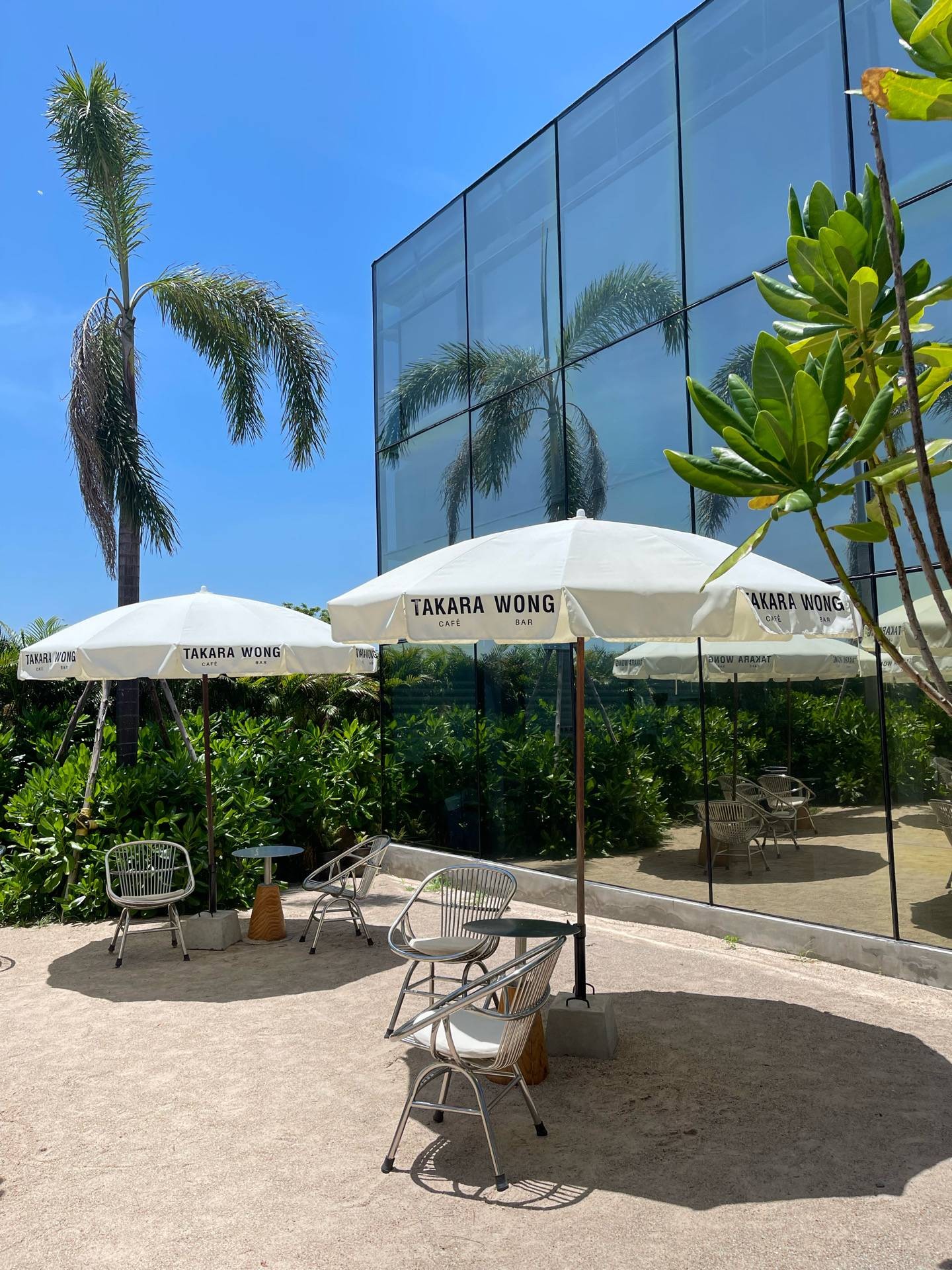 รีวิว TAKARA CAFE - คาเฟ่และบาร์ ติดริมทะเล