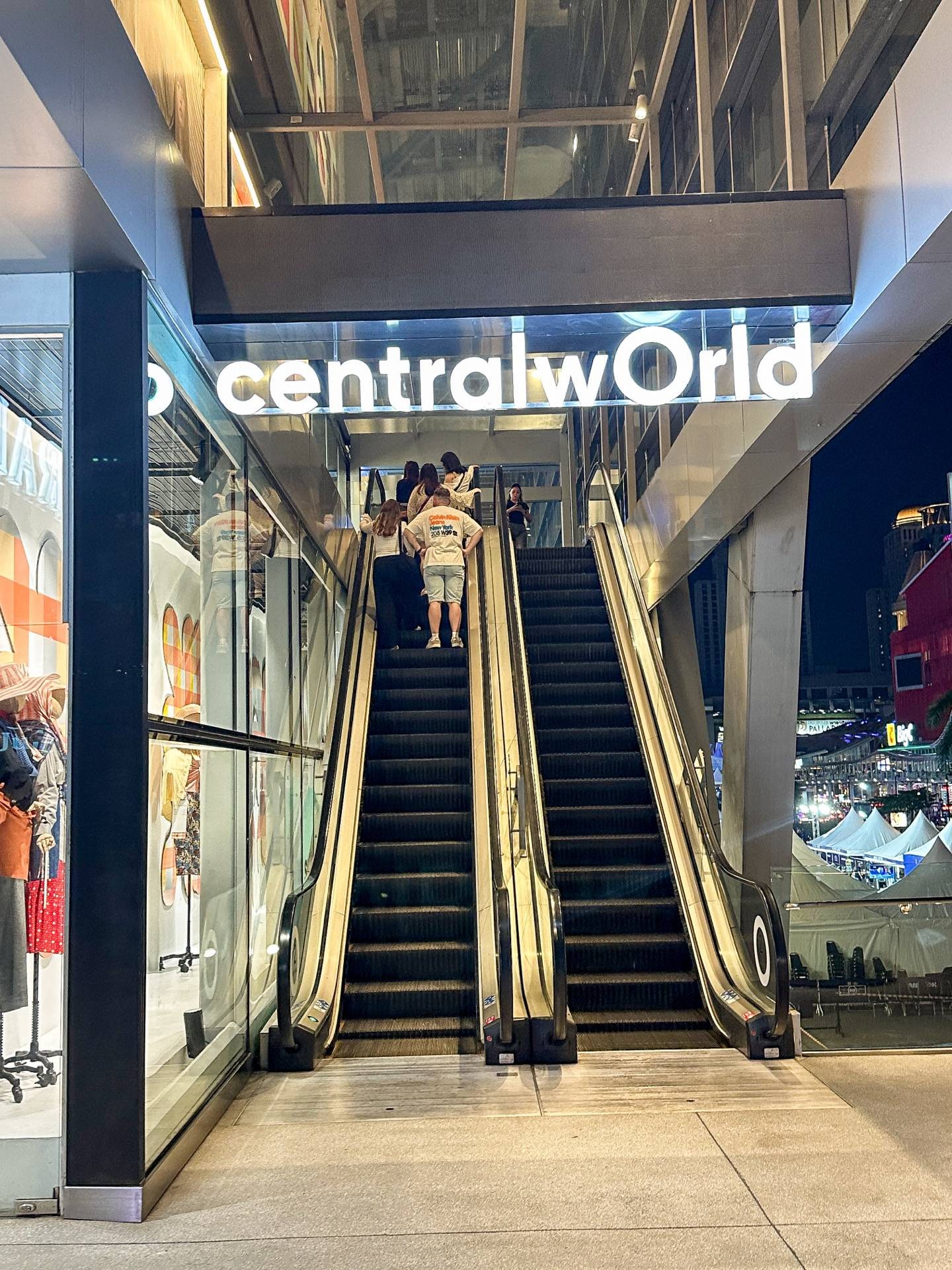 รีวิว Central World - ห้างใหญ่ใจกลางเมือง มีที่ช้อปเยอะมาก