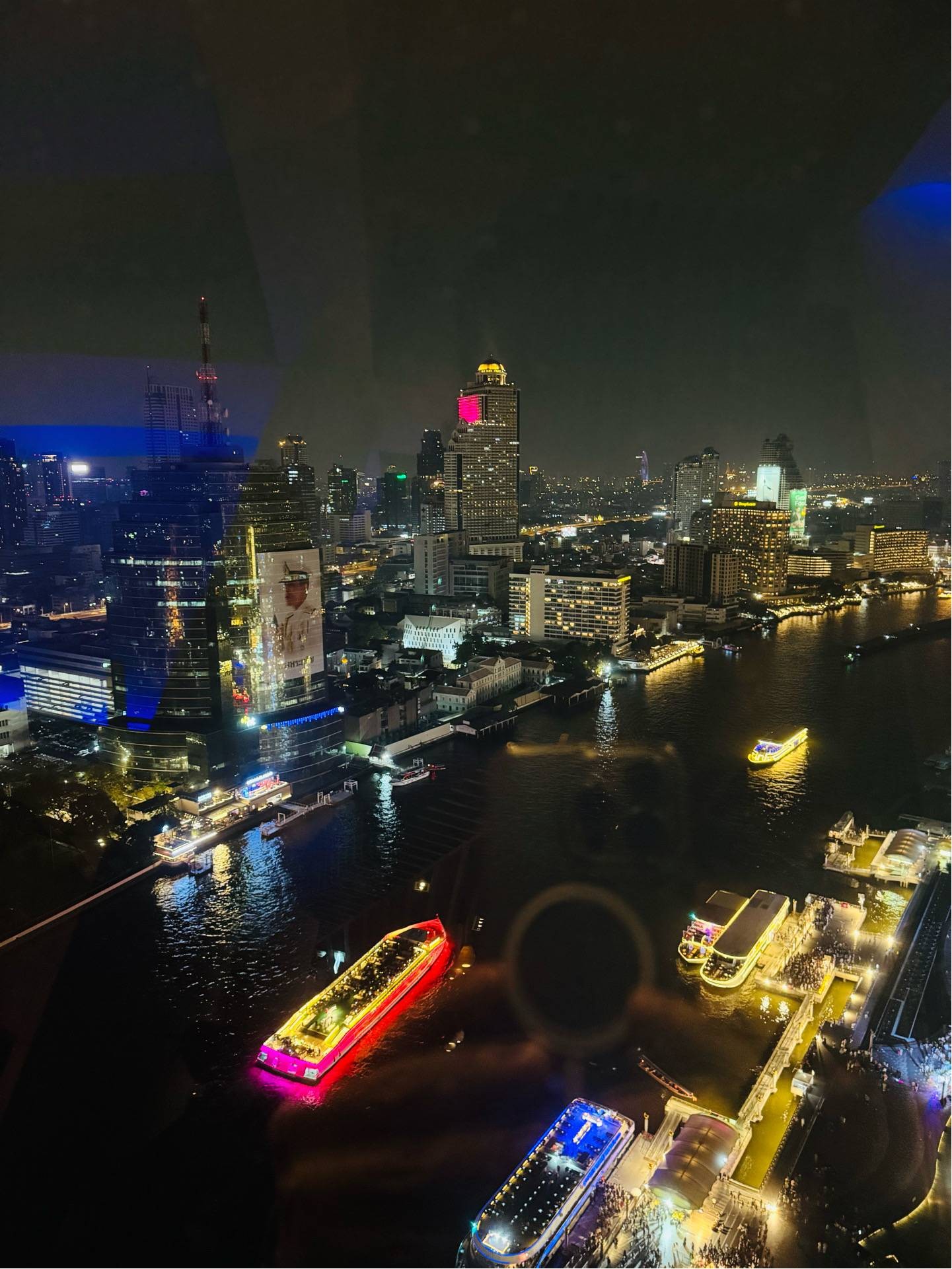 รูป Three Sixty Lounge Millennium Hilton Bangkok Hotel