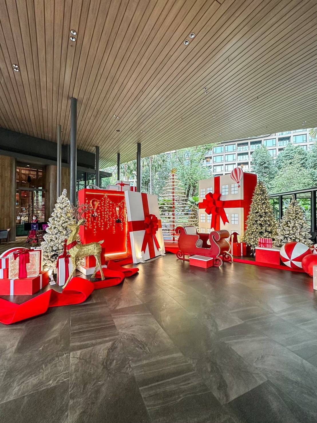 รีวิว Velaa Sindhorn Village Langsuan - มาช่วงเทศกาลที่นี่มีตกแต่งให้ ...