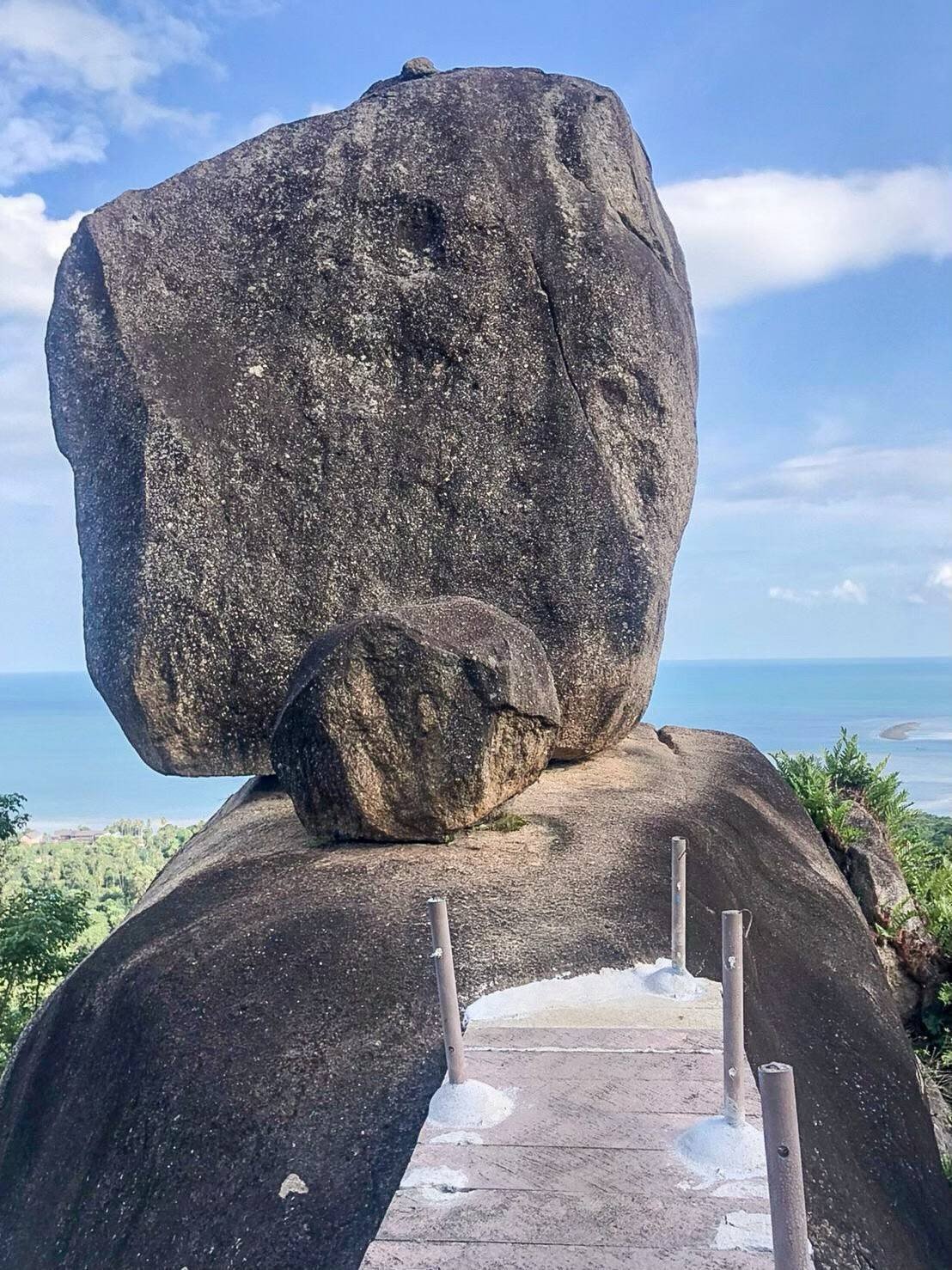 Overlap Stone เกาะสมุย - รีวิวสถานที่ท่องเที่ยว