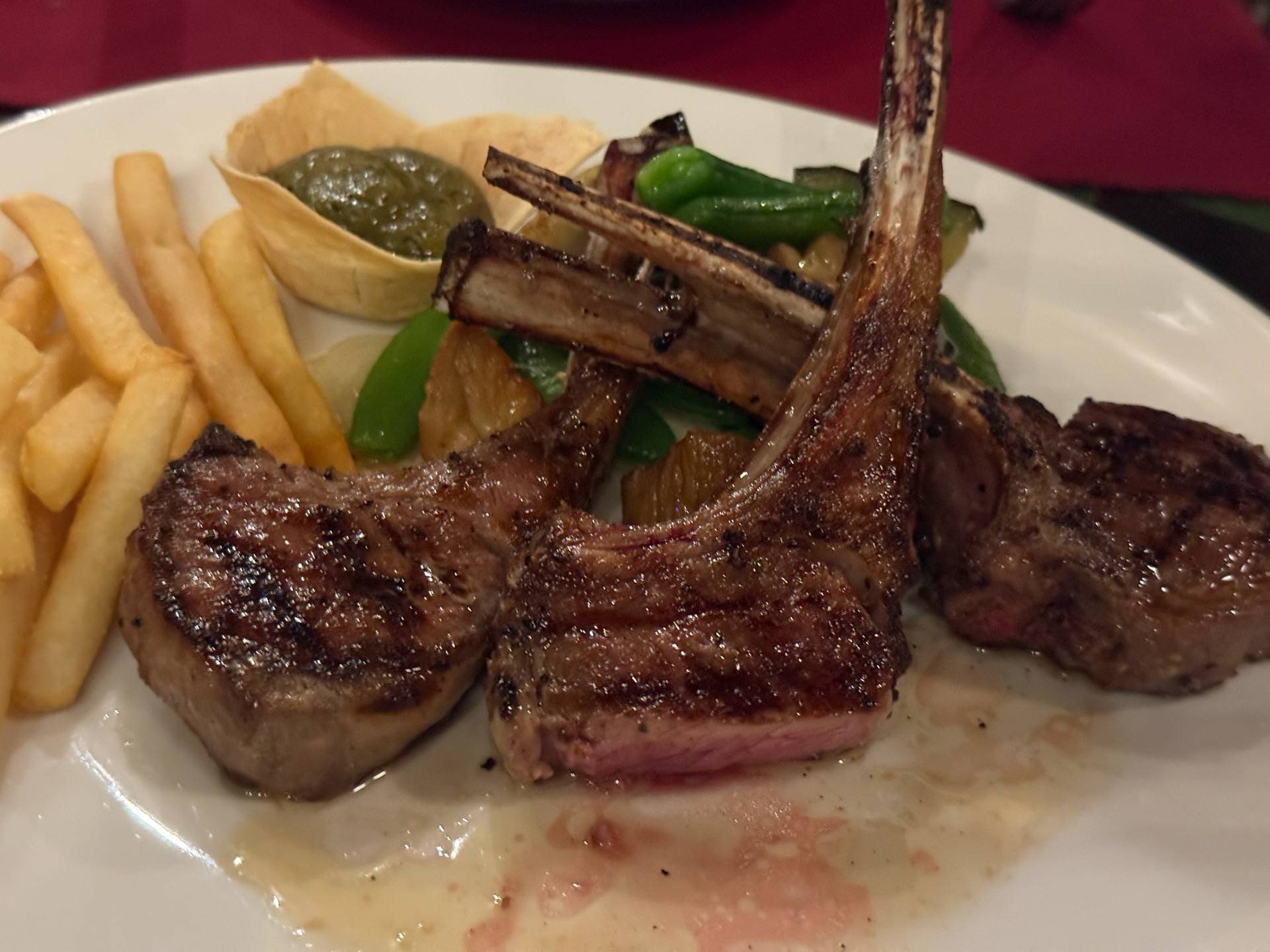รูป Neil's Tavern Restaurant ร่วมฤดี (Ruamrudee)