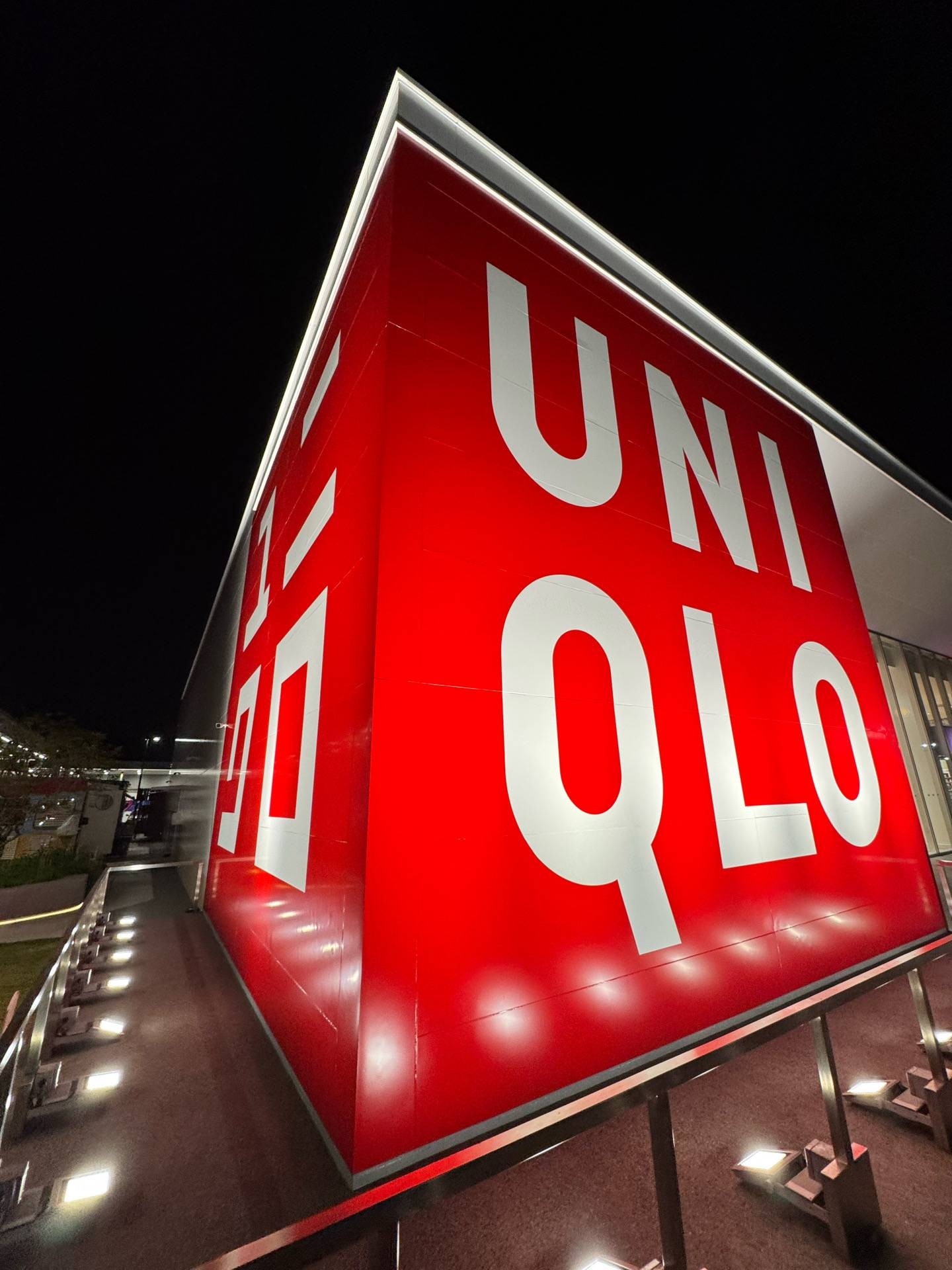 รีวิว Uniqlo Roadside Ramkhamhaeng - Uniqlo Roadside