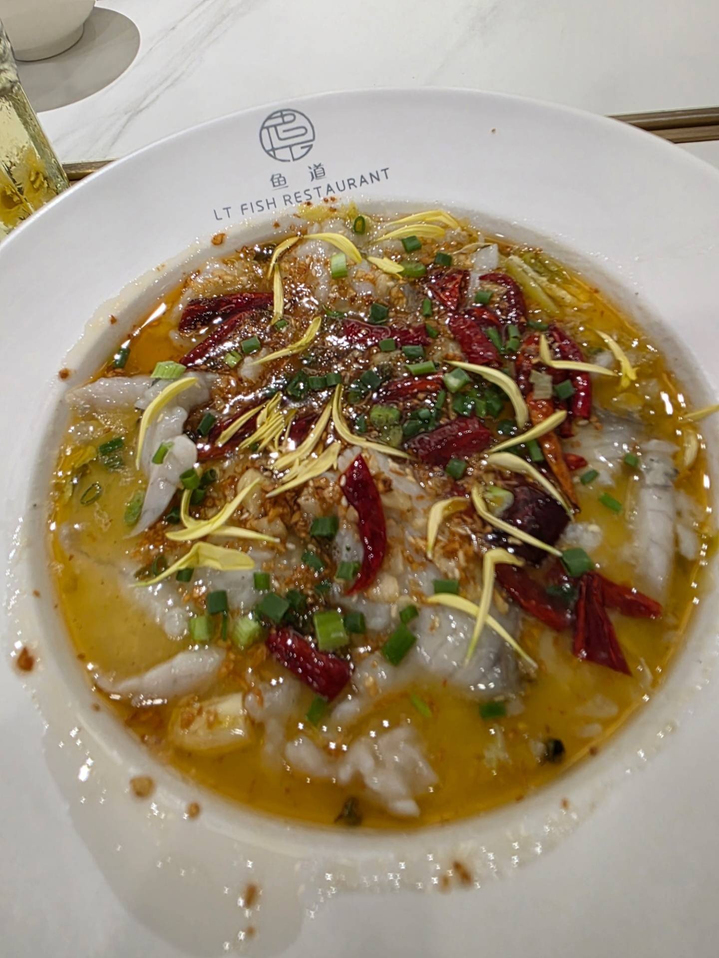 ต้มปลาผักกาดดอง • ไซส์เล็ก 399 บาท ร้าน LT Fish Restaurant CentralwOrld