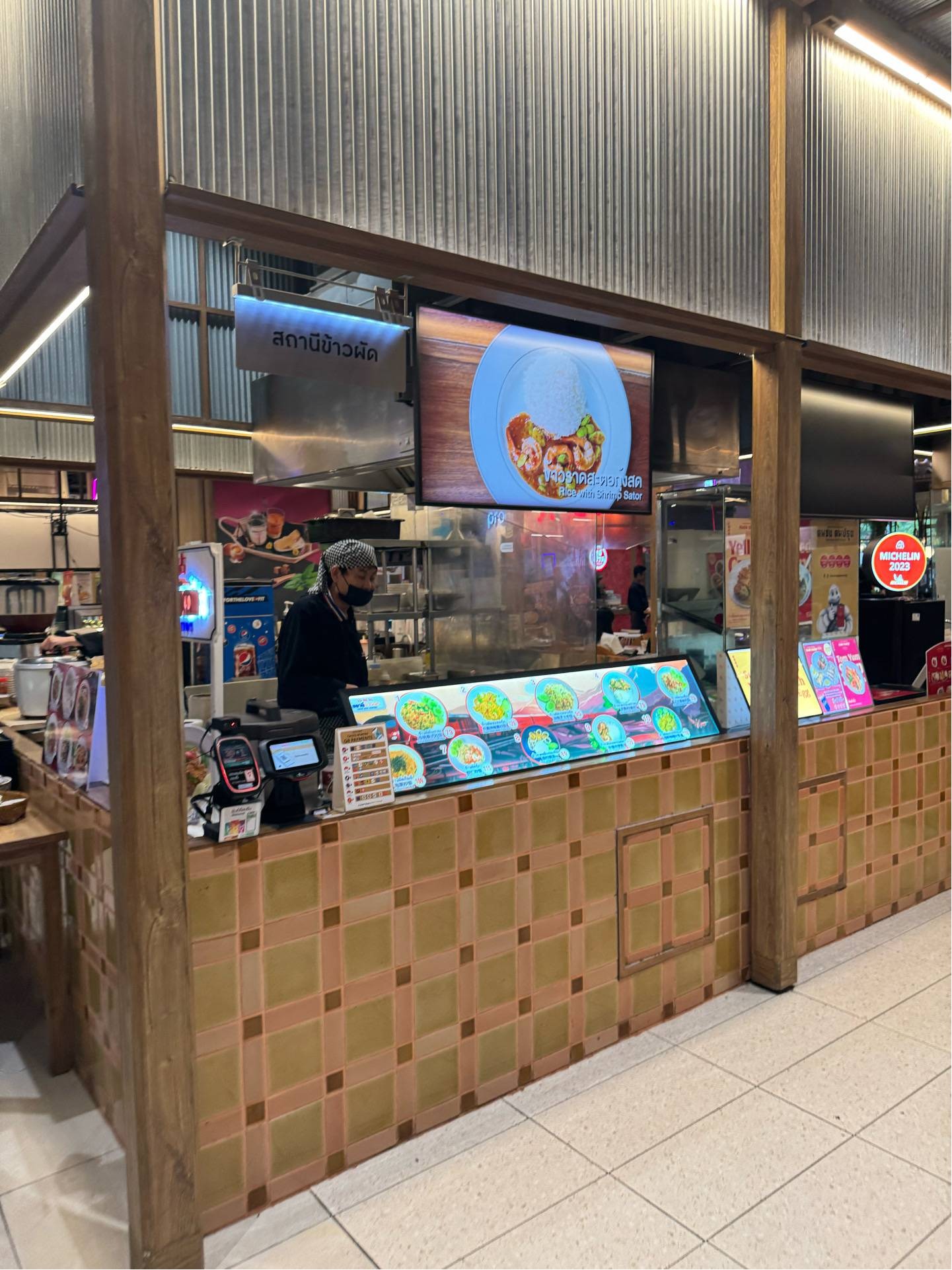 รีวิว Hug Thai (ศูนย์อาหารสตรีทฟู้ด) - Hug Thai Street Food CTW