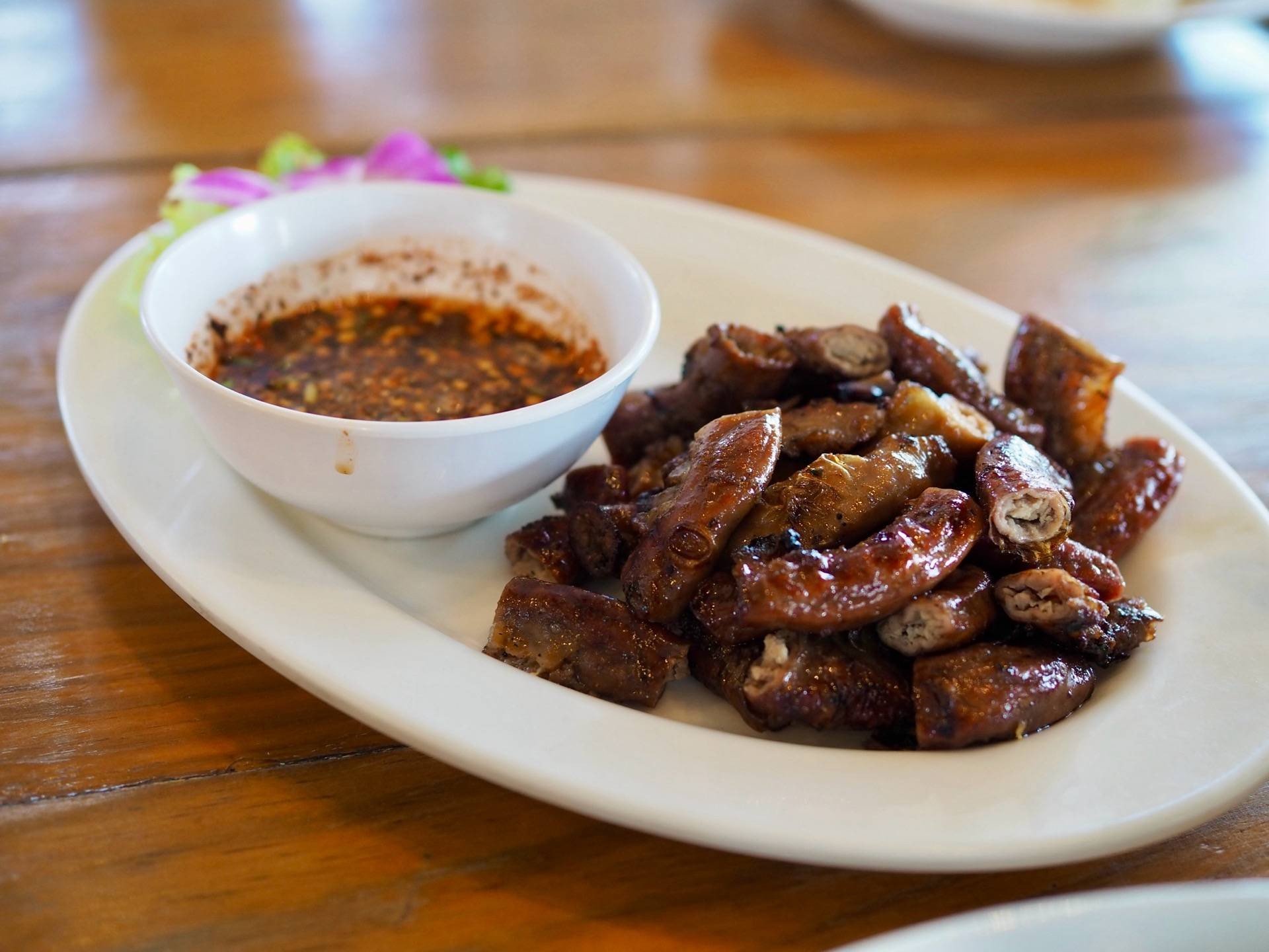 ไส้ย่าง ร้าน ส้มตำคุณแดงไก่ย่างนมสด 2 ซอยตลาดน้ำคลองลัดมะยม