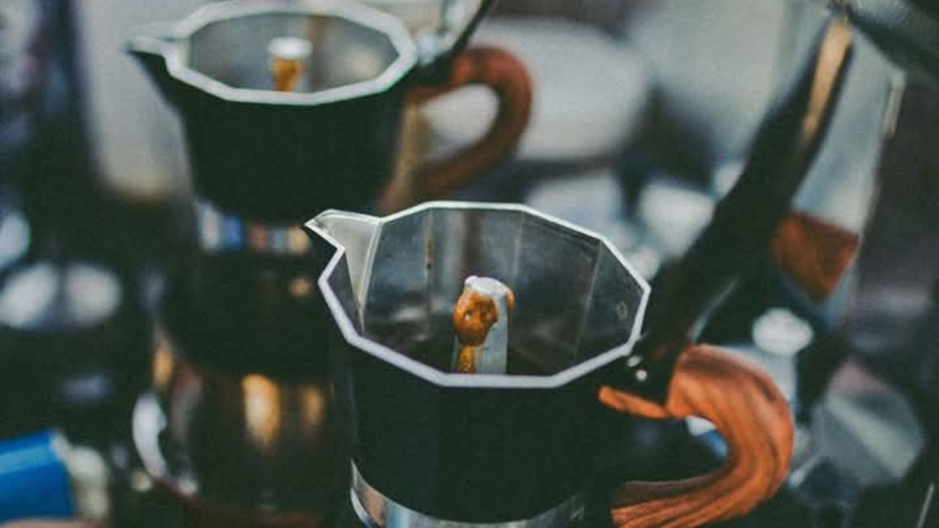 กาแฟในตู้ดำ • Moka Pot Bar - สั่งอาหารเดลิเวอรี | Wongnai x LINE MAN