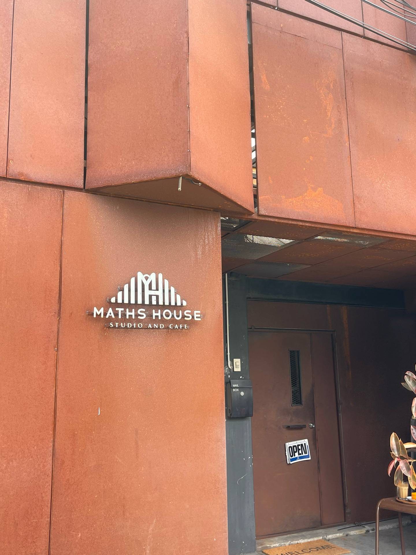 รีวิว MATHS HOUSE - คาเฟ่ศรีราชา ครัวซองต์อร่อย