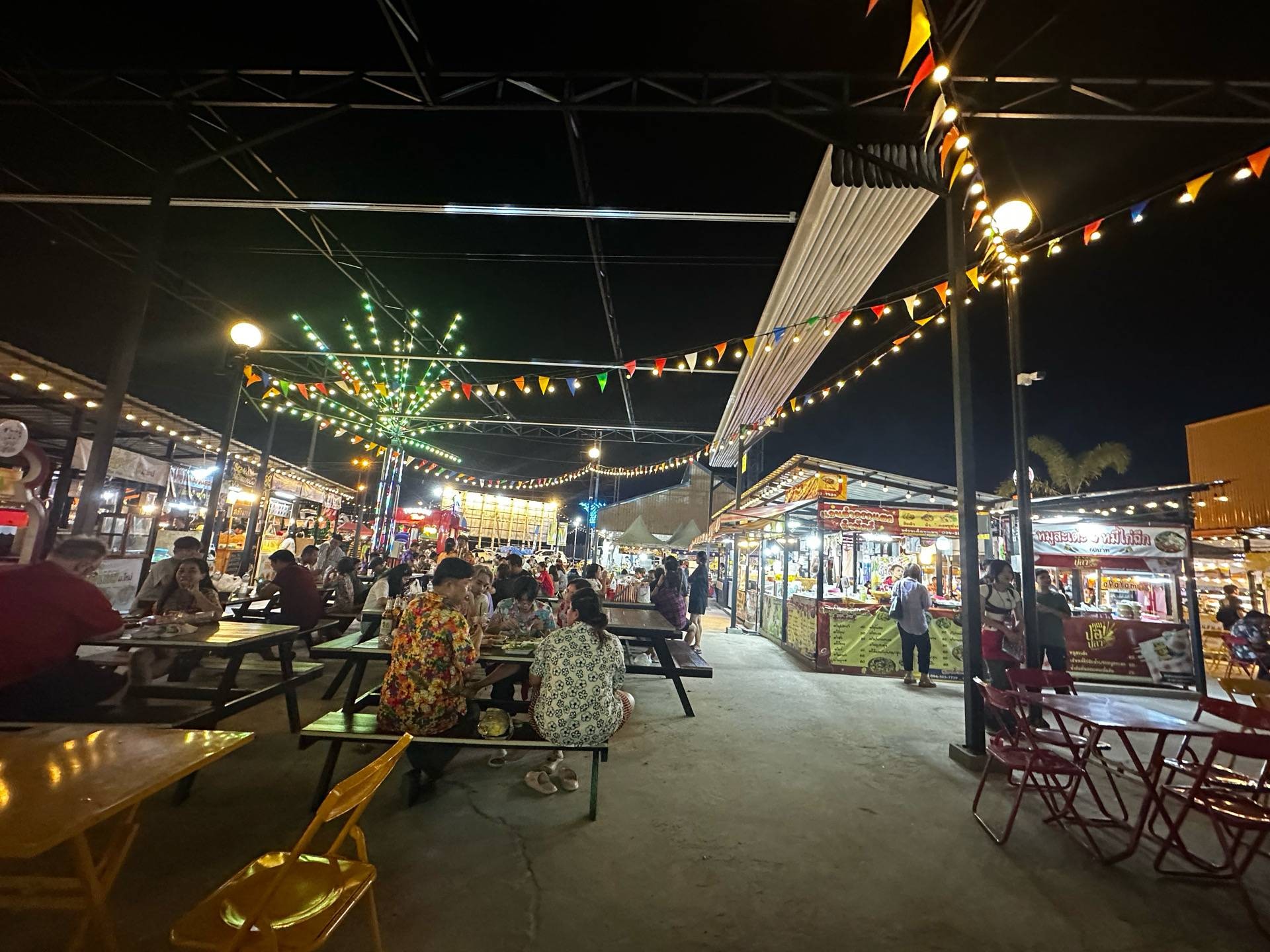 ตลาดต้นสน Tonson Market - รีวิวสถานที่ท่องเที่ยว