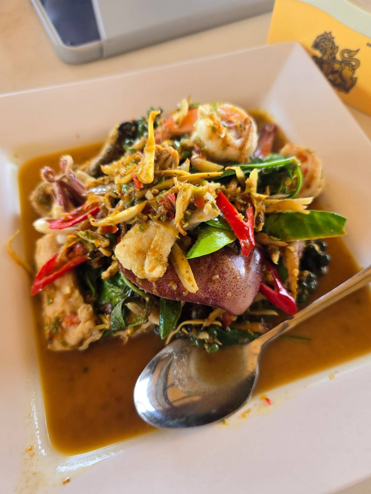 ทะเลผัดฉ่า ร้าน Pop View Sriracha