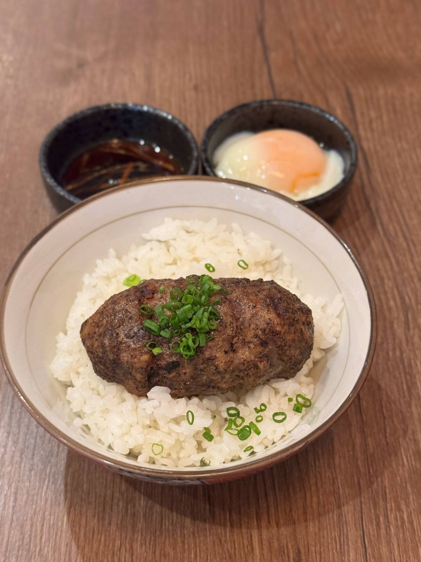 รีวิว Hey's Burg สามย่าน - รอนาน รสชาติกลางๆ เนื้อมีกลิ่นถ่าน
