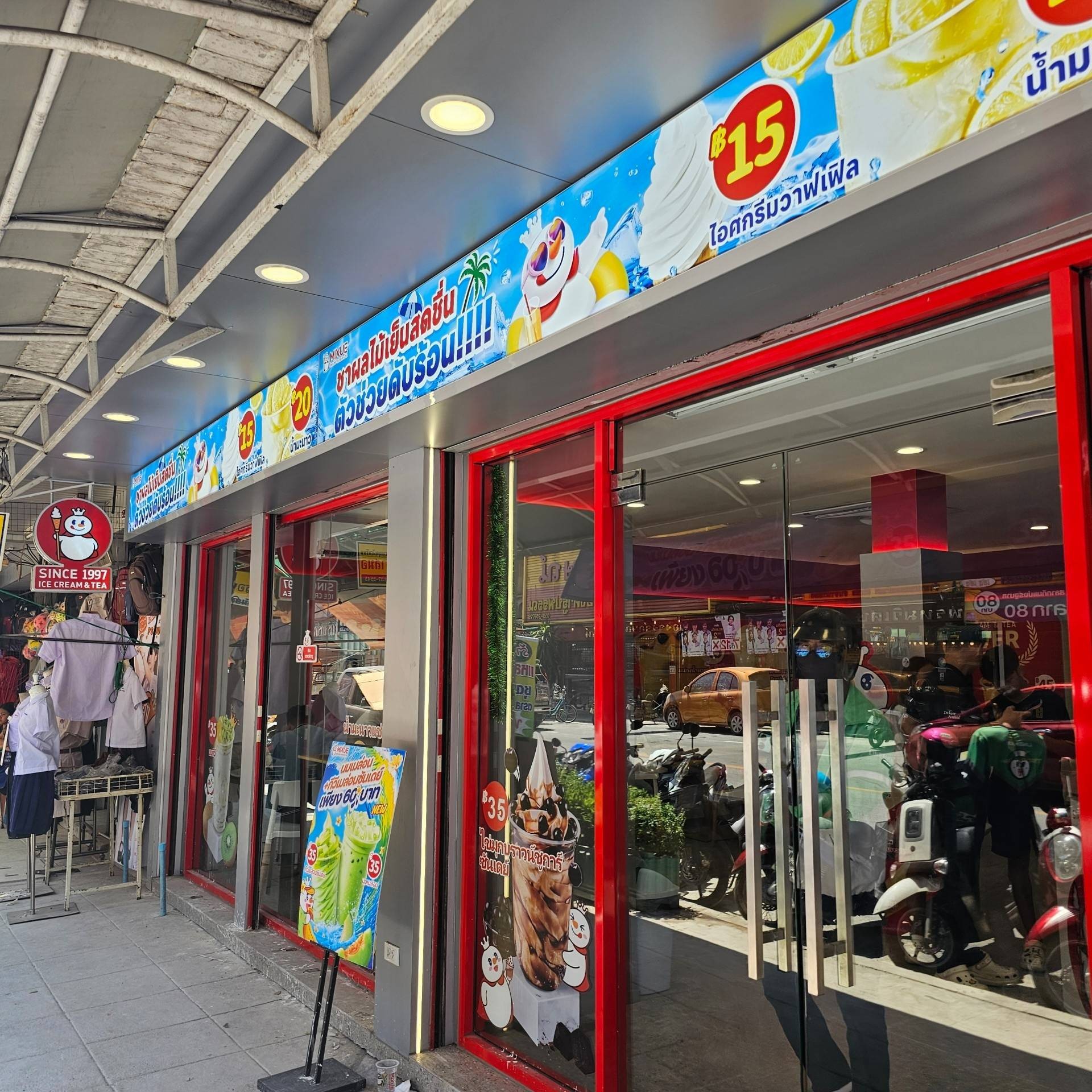 รีวิว MIXUE Phitsanulok Train Station - ร้านกว้างขวางดี คนเยอะ