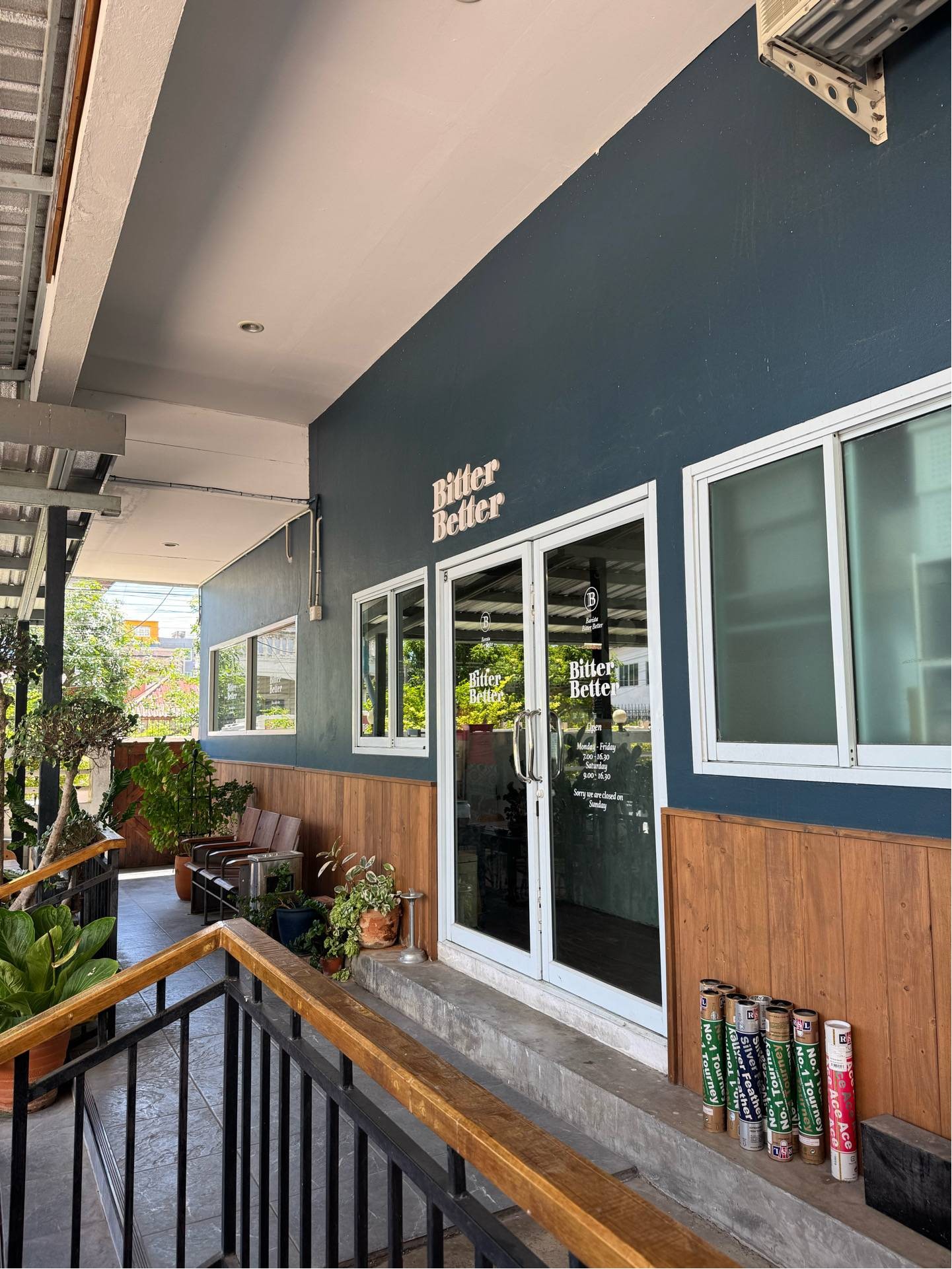 รีวิว Bitter Better พัฒนาการ 76 - ร้านตกแต่งสวย ดูลึกลับดีครับ