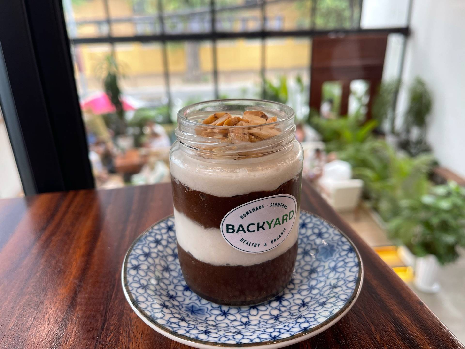 รีวิว Backyard Cafe Phnom Penh - Cafe แนว organic & green concept หลัง Royal Palace คือ In love ...