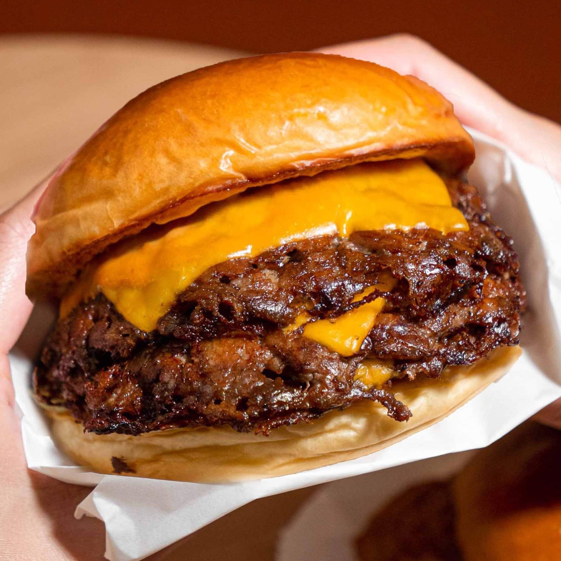 [รีวิว] ร้าน Smizzle Burger เซ็นทรัลเอ็มบาสซี่ | เมนูแนะนำ รูปภาพ ราคา